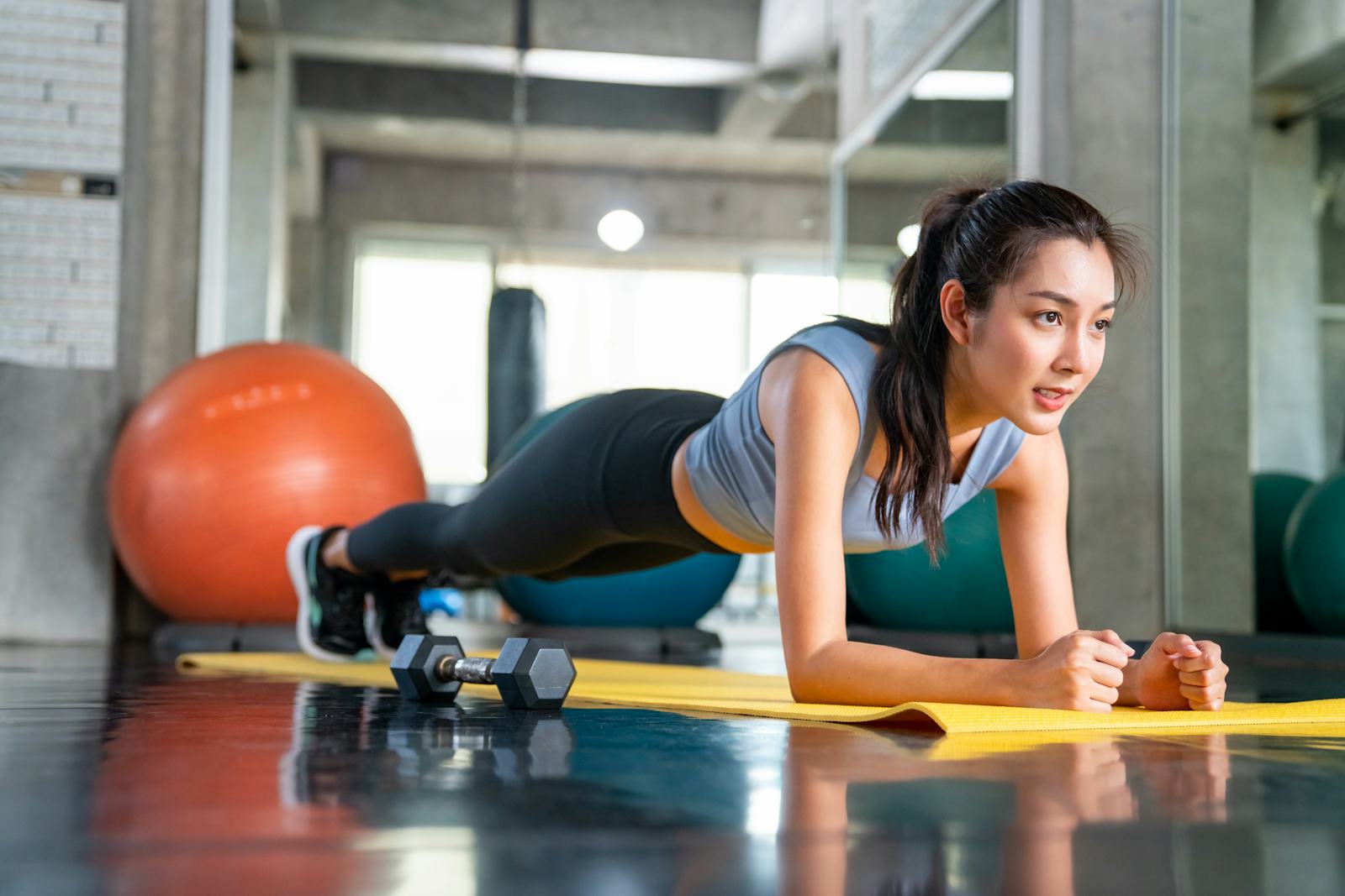 How Long Should You Hold A Plank? Trainers Weigh In