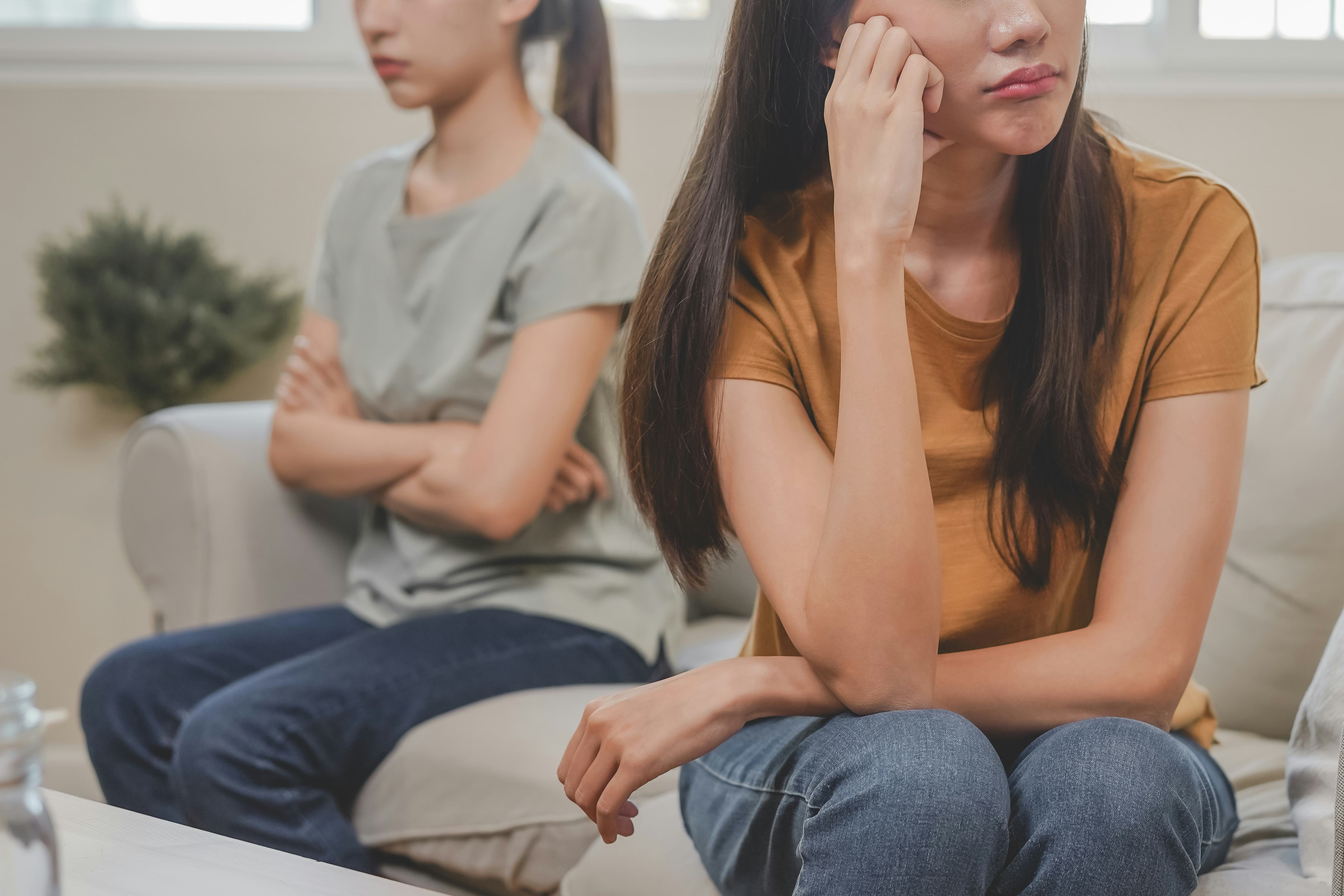 Trouble Sitting Still? 14 Adult ADHD Habits To Know