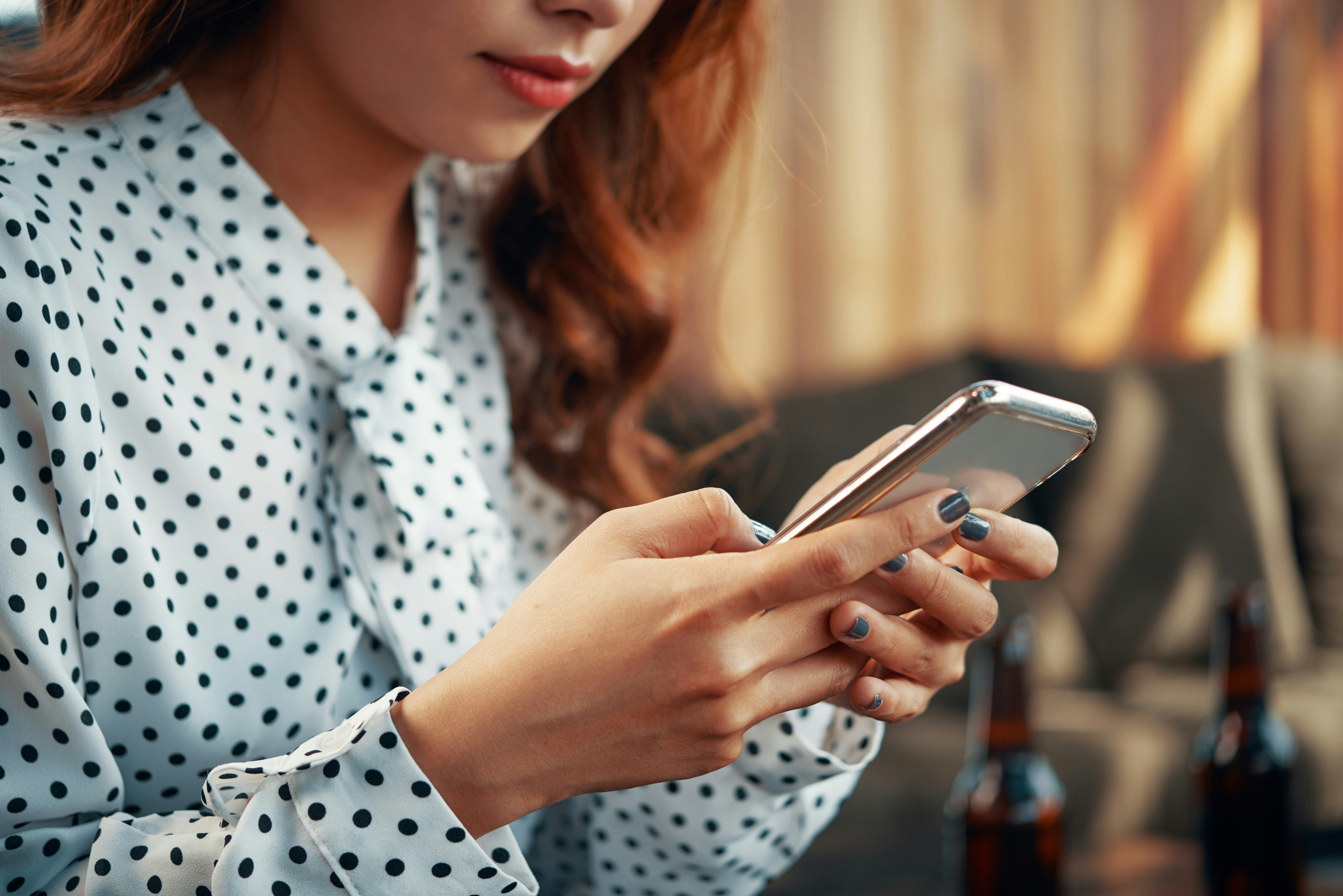 How To Text Your Boss In An Emergency, According To Experts