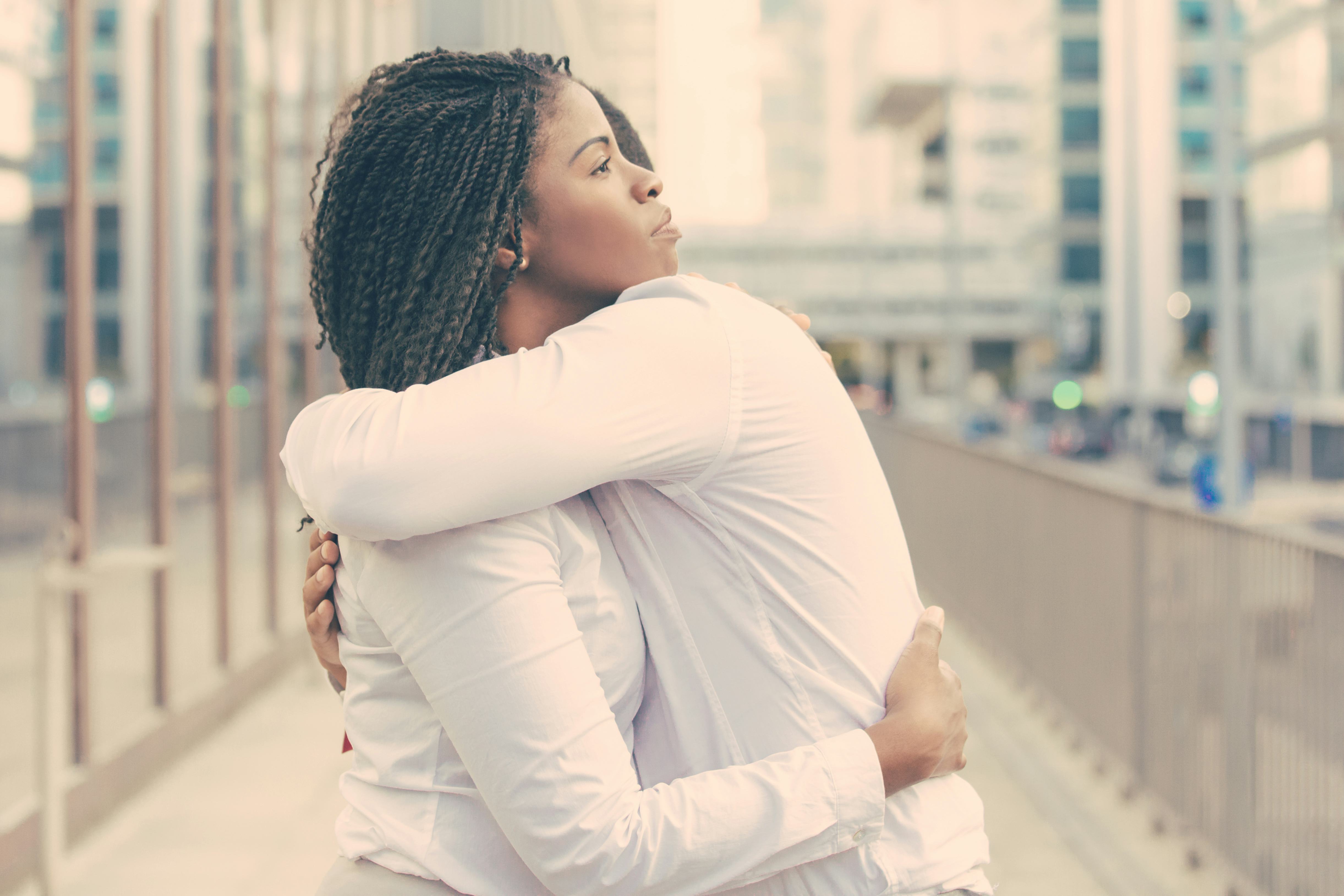 How To Support A Grieving Partner, According To Relationship Experts