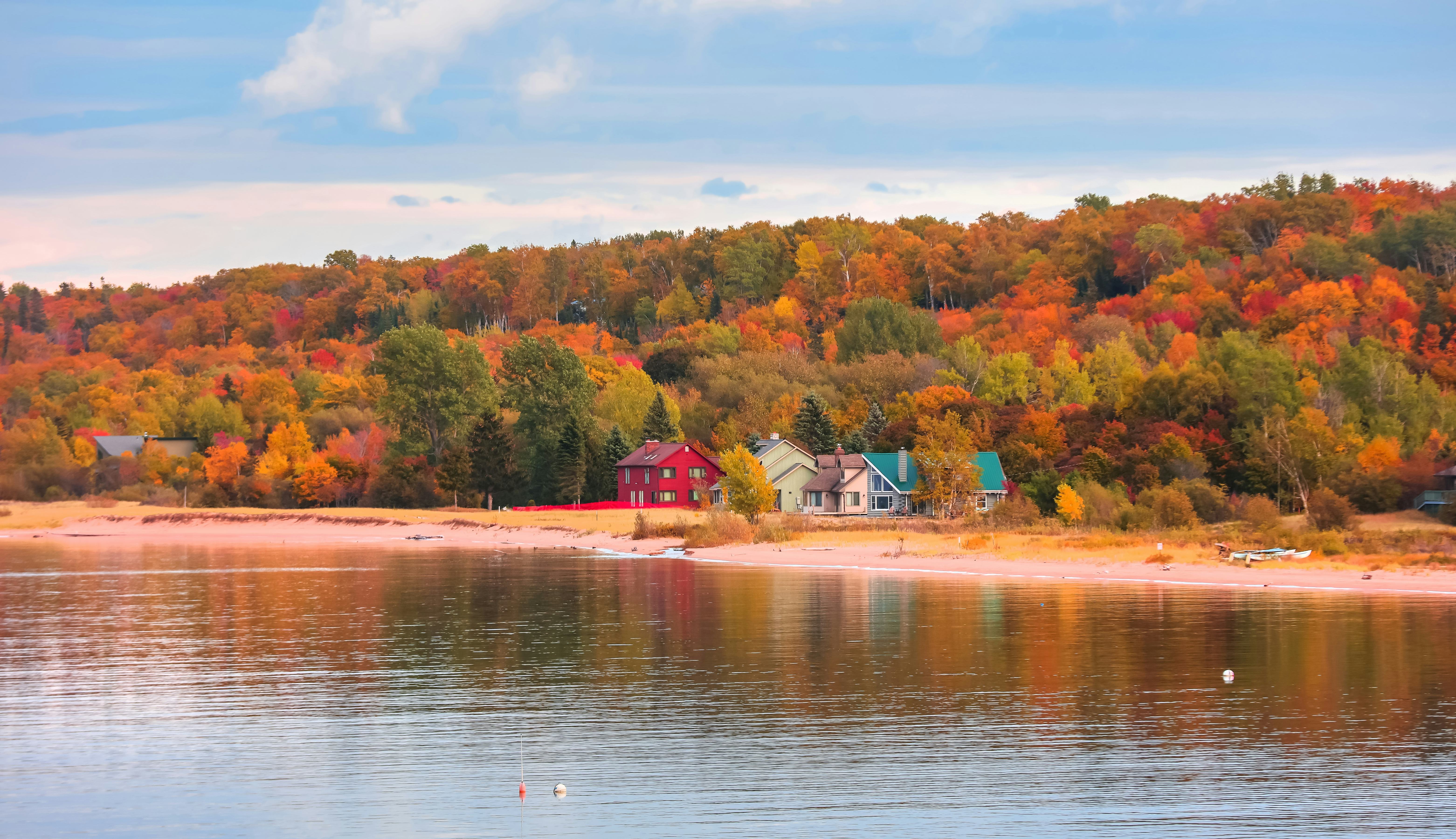 10 Best Leaf Peeping Spots In The U.S. 2022