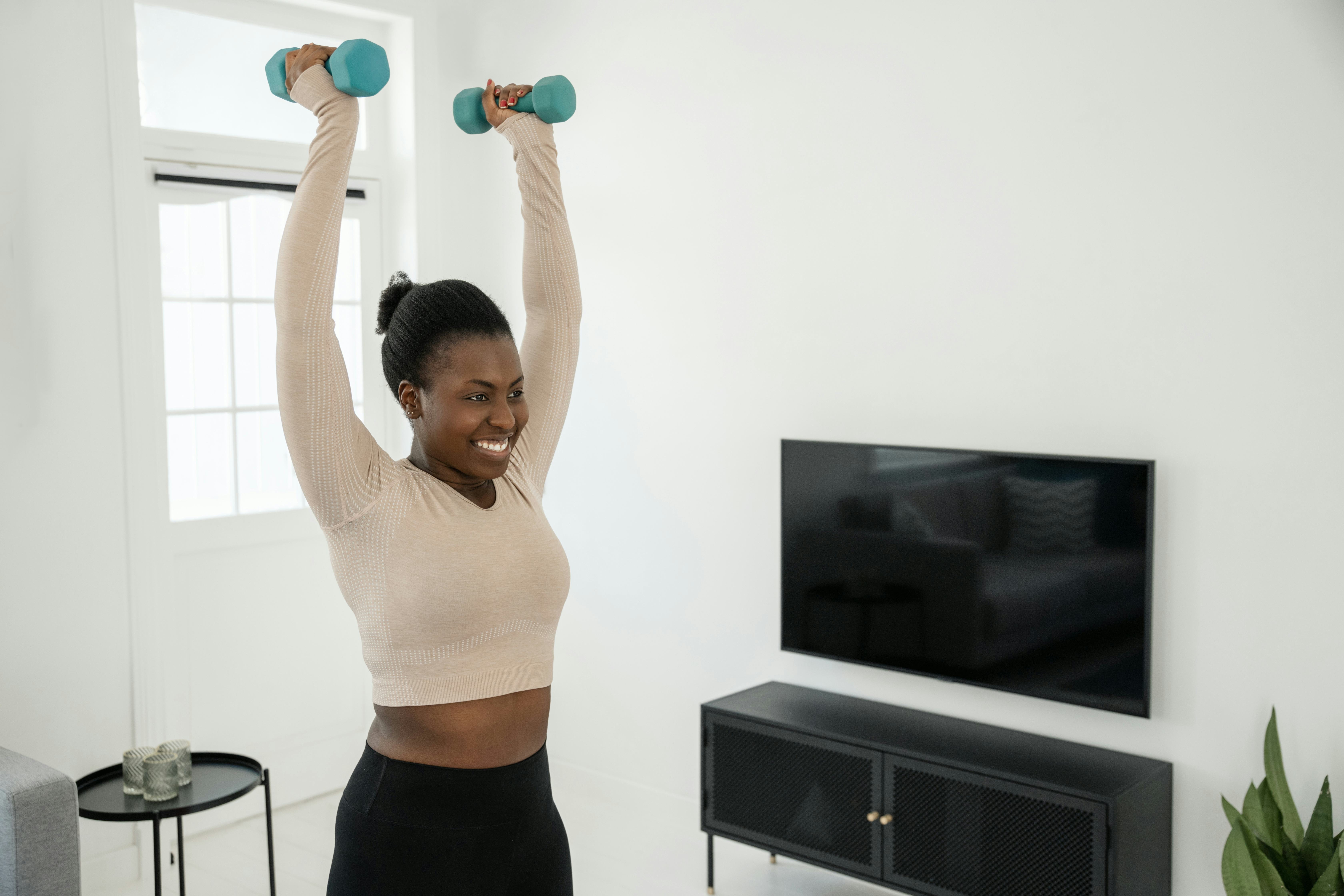 How Long Should You Rest Between Sets? Trainers Weigh In