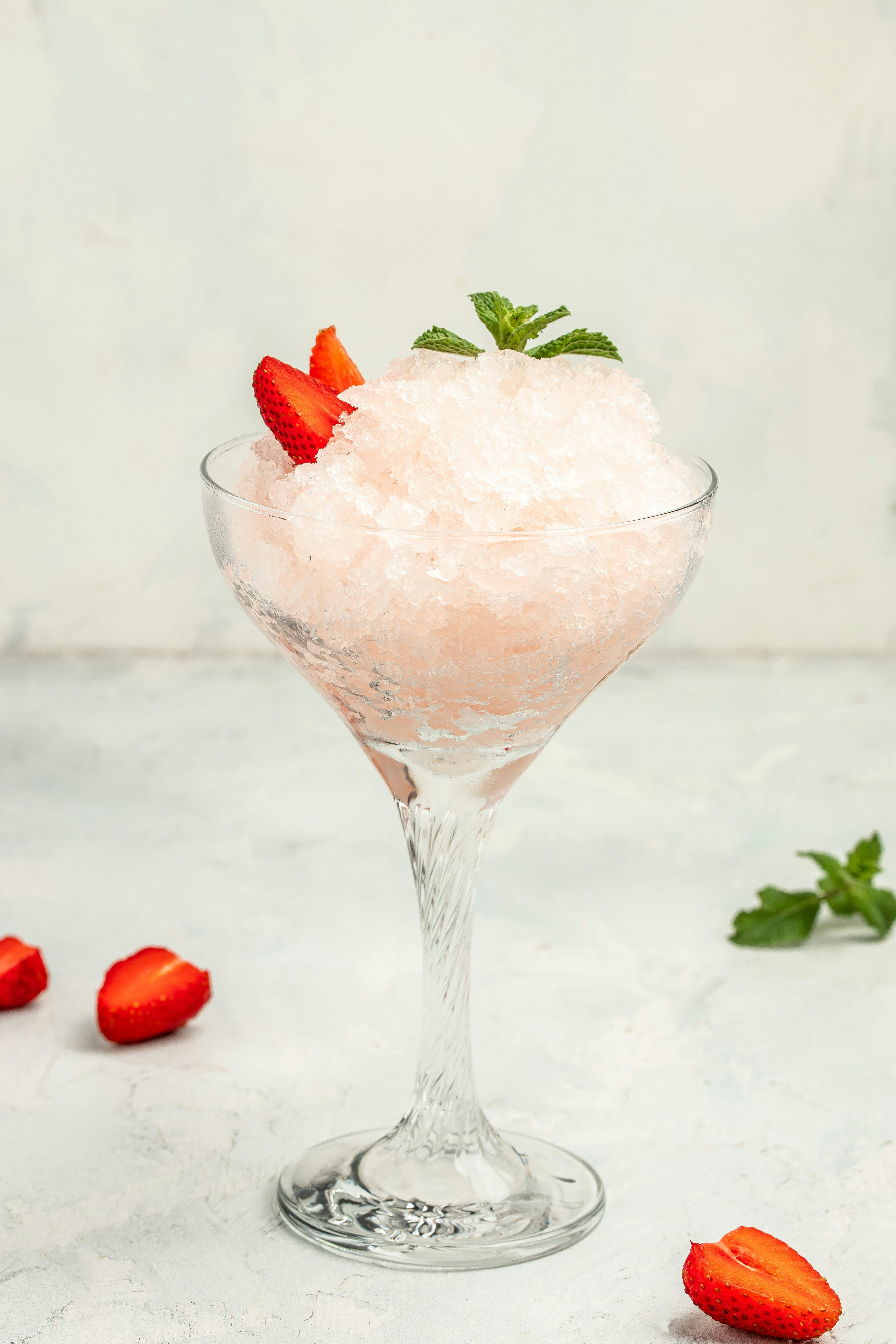 Spring 2023 Cocktail Trends To Try Out For Your Next Outdoor Soiree