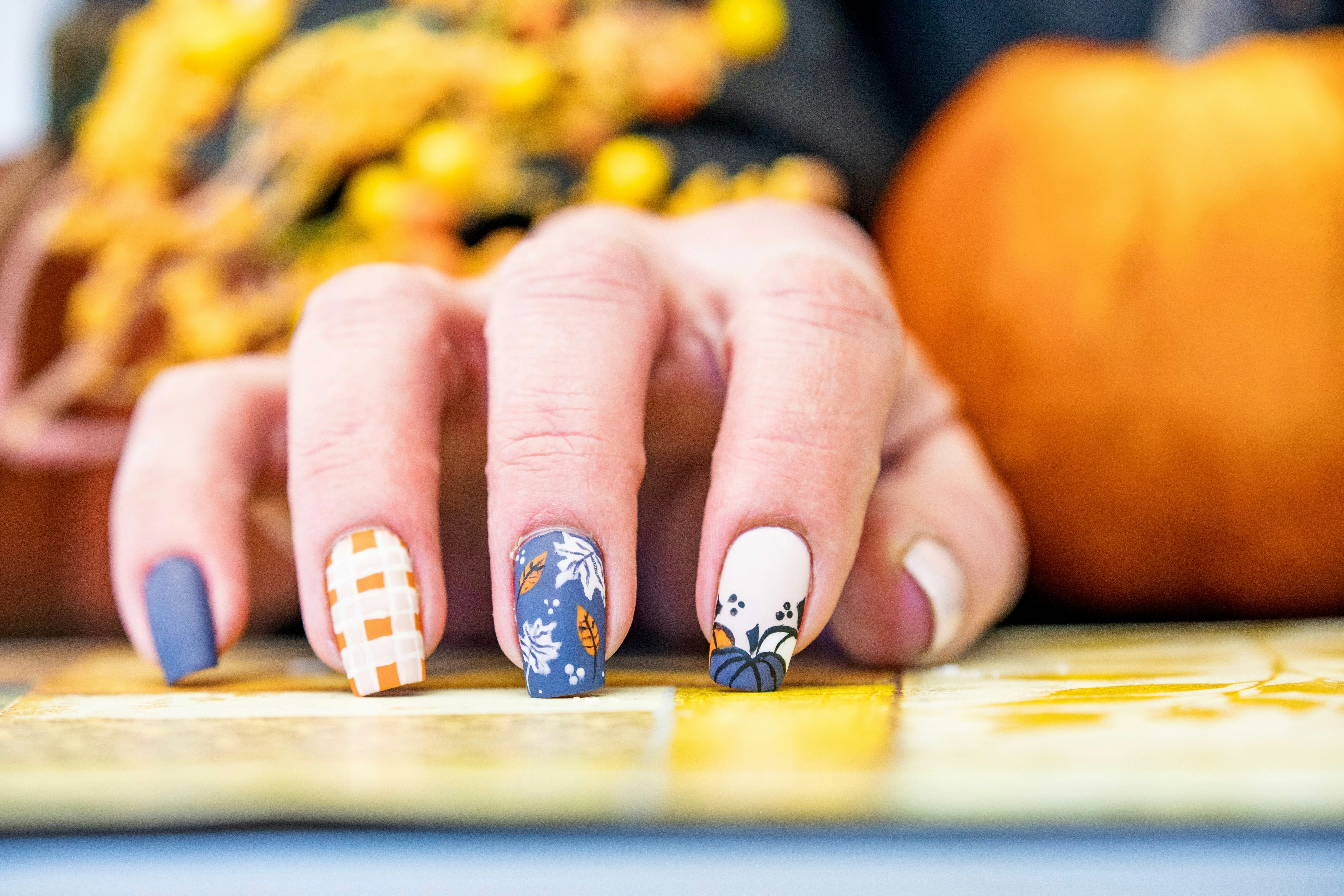 18 Fall Nail Design Ideas Featuring Your Favorite Autumnal Colors ...
