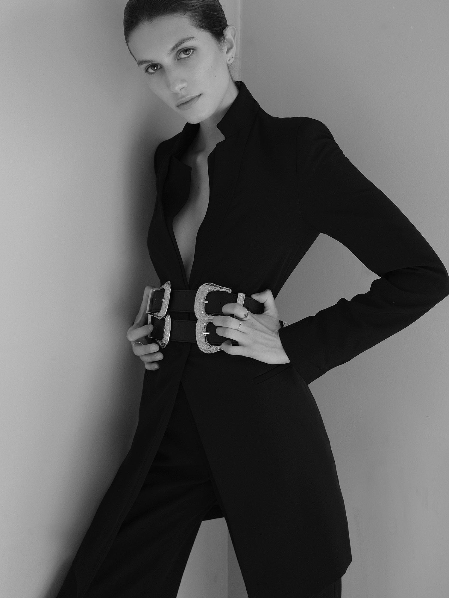 Rose Gilroy, Rene Russo’s Daughter, Is Giving Modeling a Go (Just Like Mom)