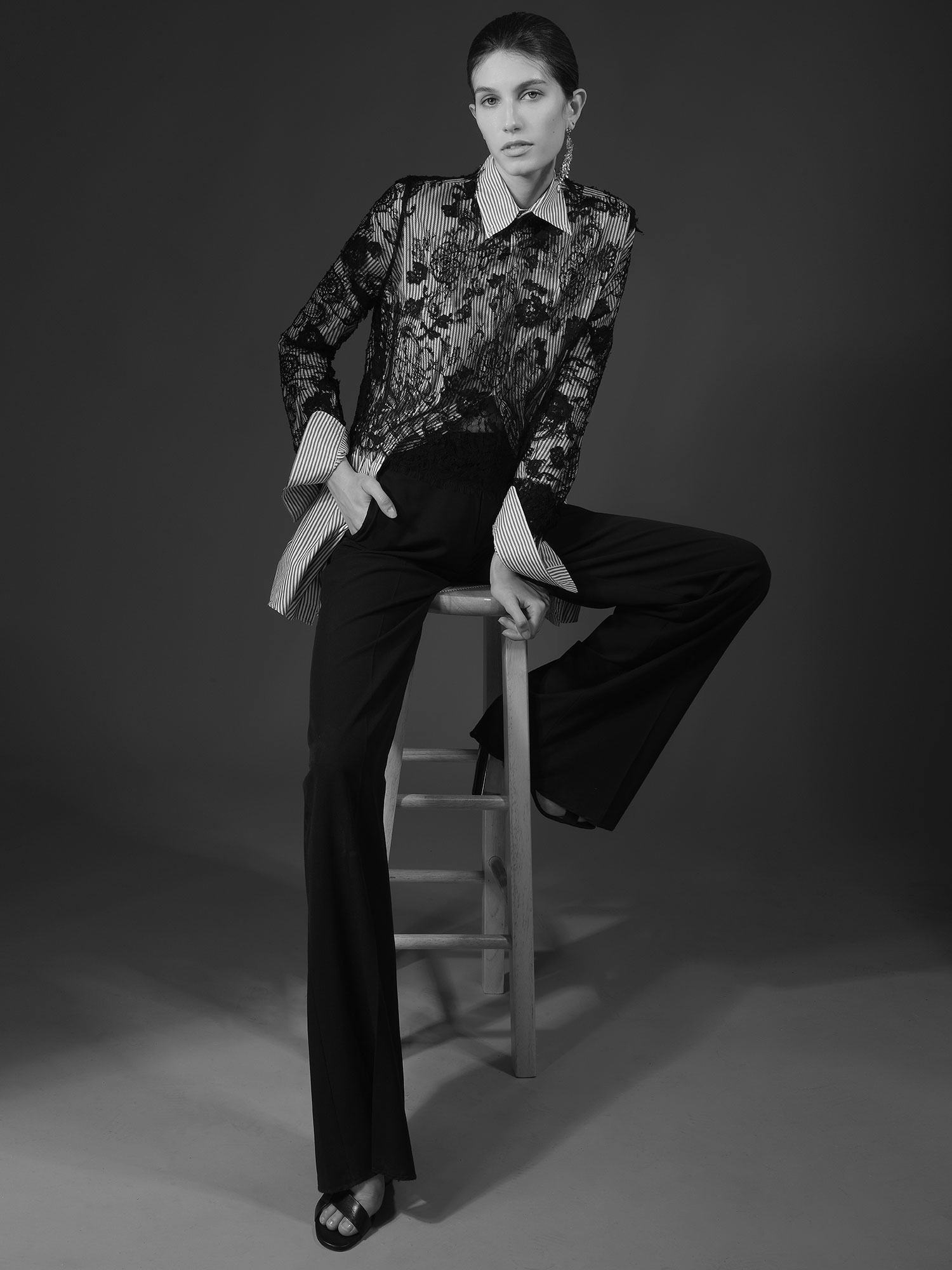 Rose Gilroy, Rene Russo’s Daughter, Is Giving Modeling a Go (Just Like Mom)