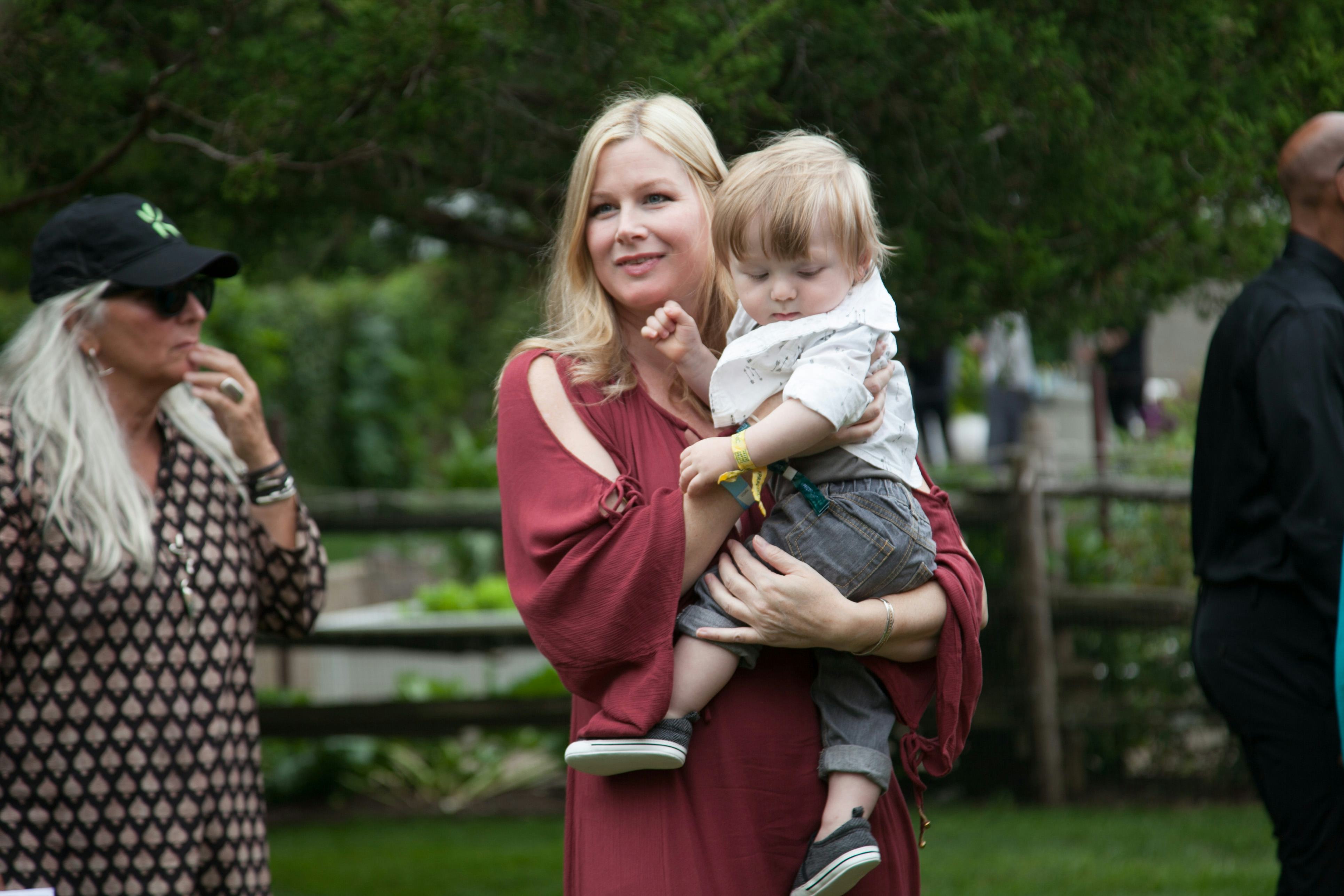 Debbie Harry, Rufus Wainwright Perform at Cindy Sherman’s Hamptons Jamboree