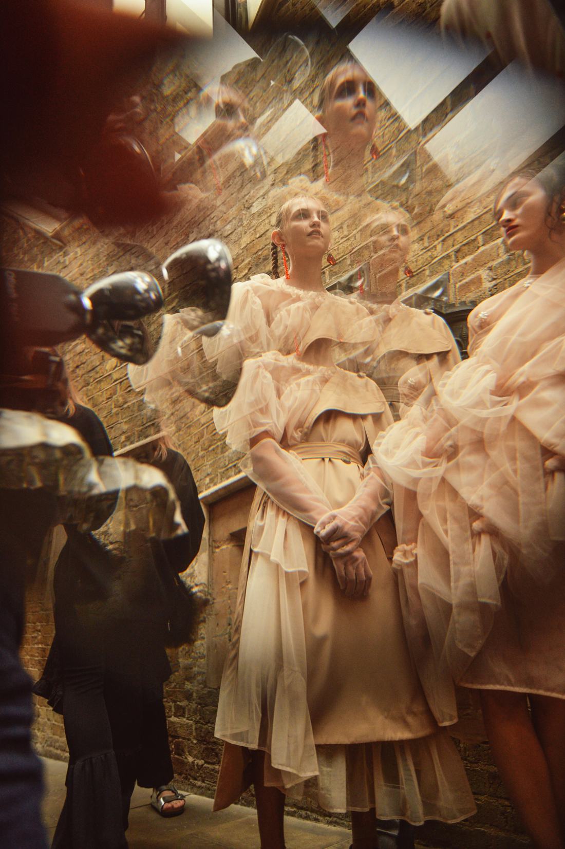 Simone Rocha Dreams Up an Ethereal, Gothic Woman for Spring 2017