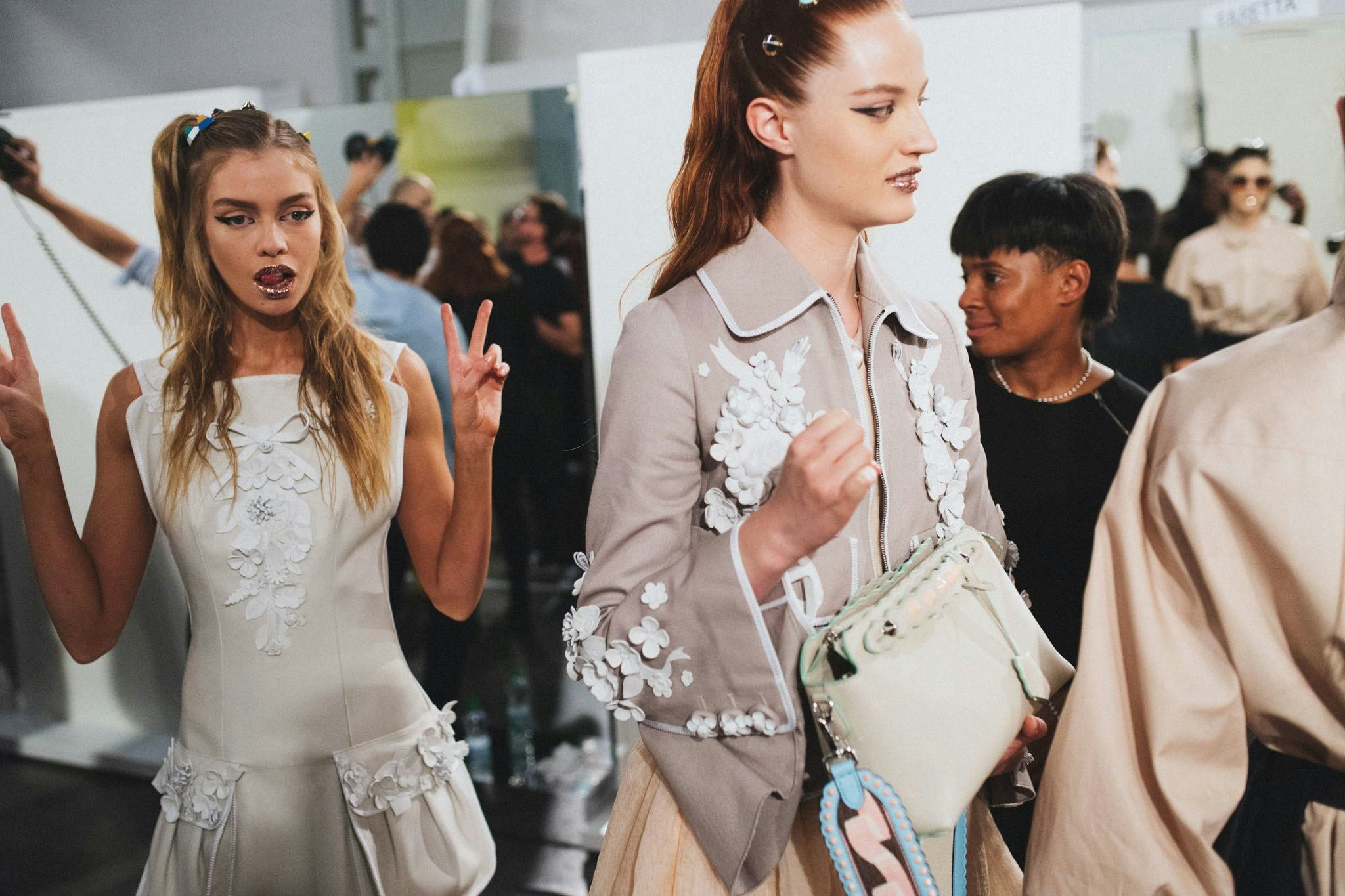 Gigi and Bella Hadid’s Sister Act at Fendi Came Complete With Rose-Gold ...