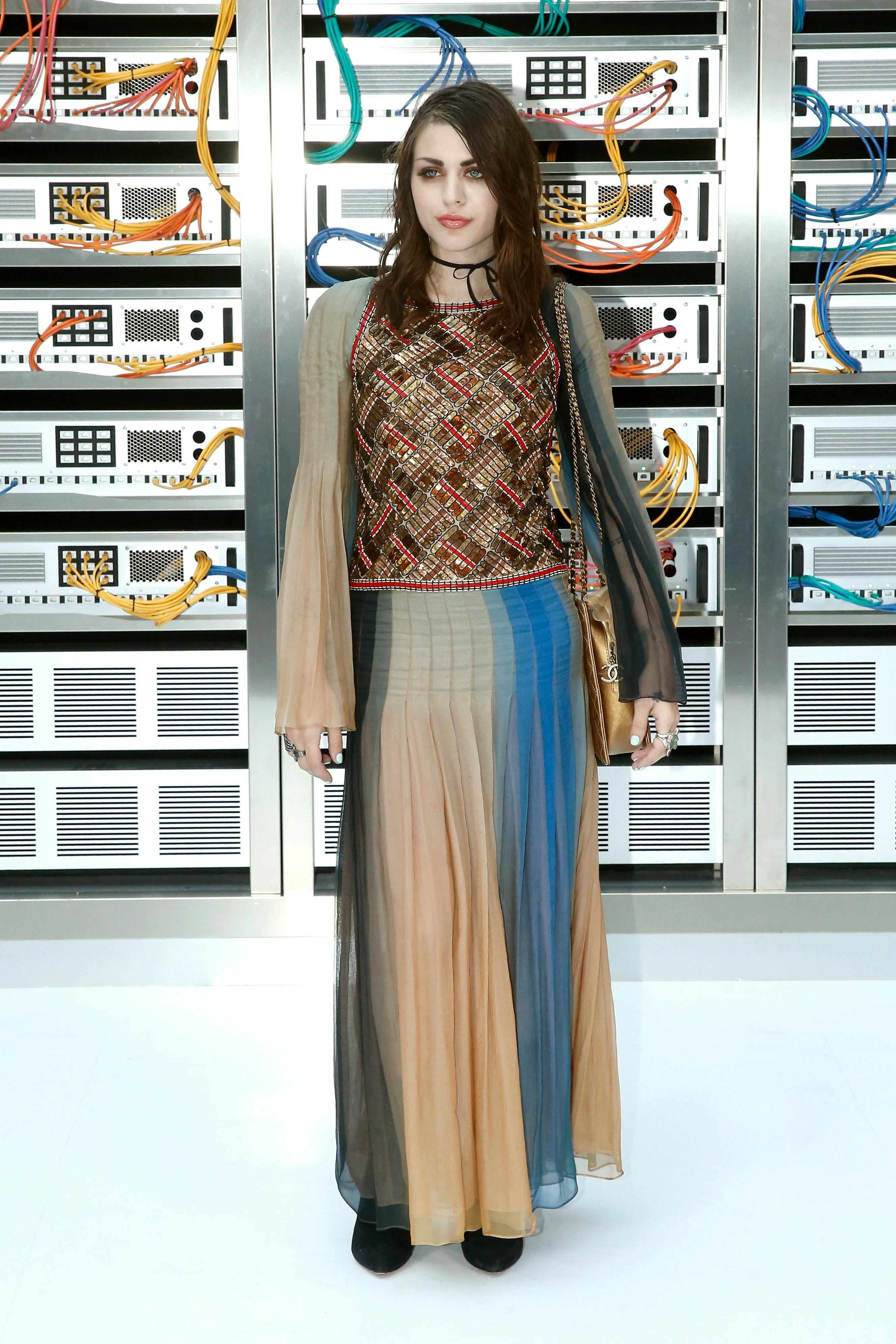 Frances Bean Cobain Is a Boho Sorceress at Chanel Spring 2017