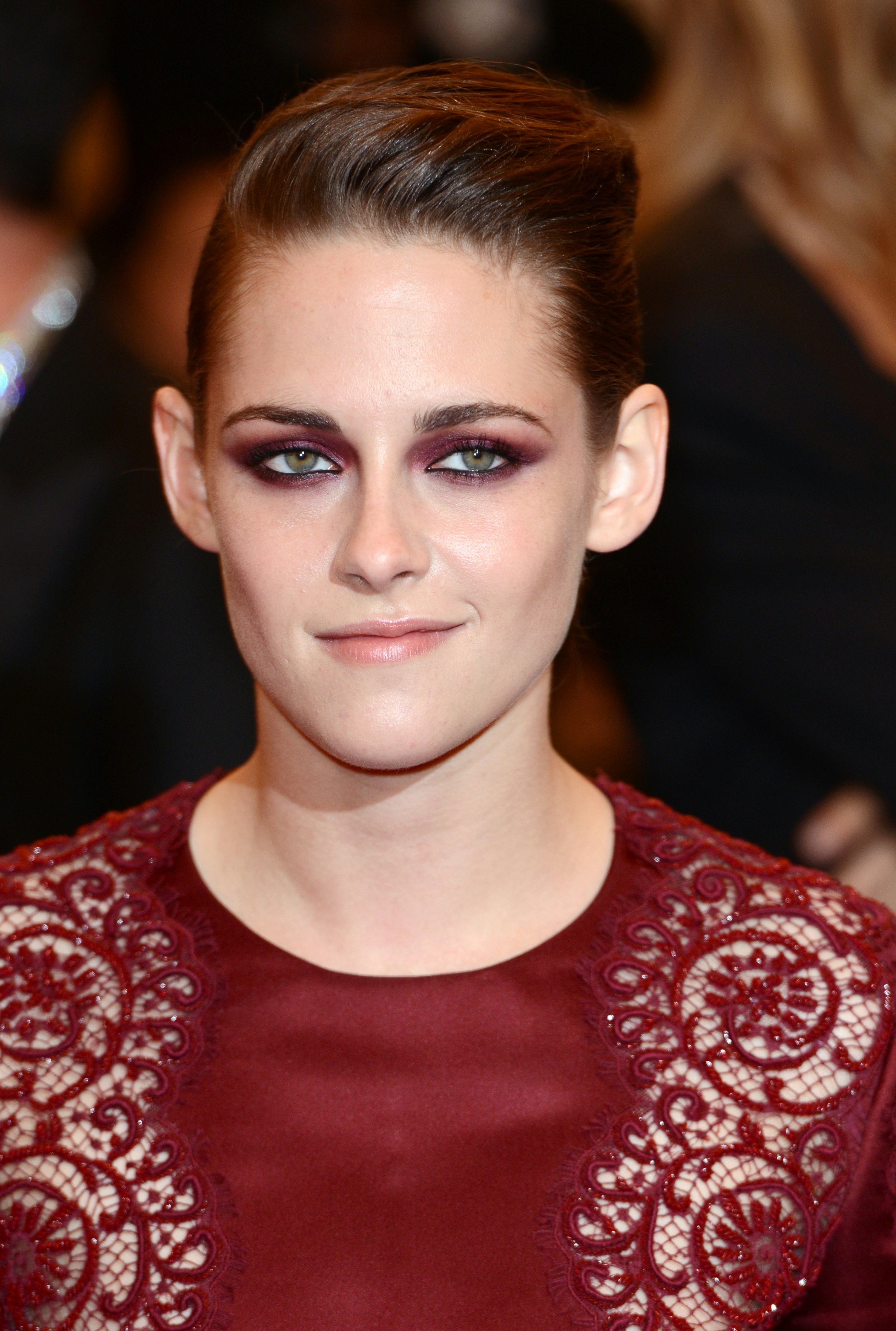 Kristen Stewart’s Hair Evolution, From Gothic Glam to Blonde Buzz-cut