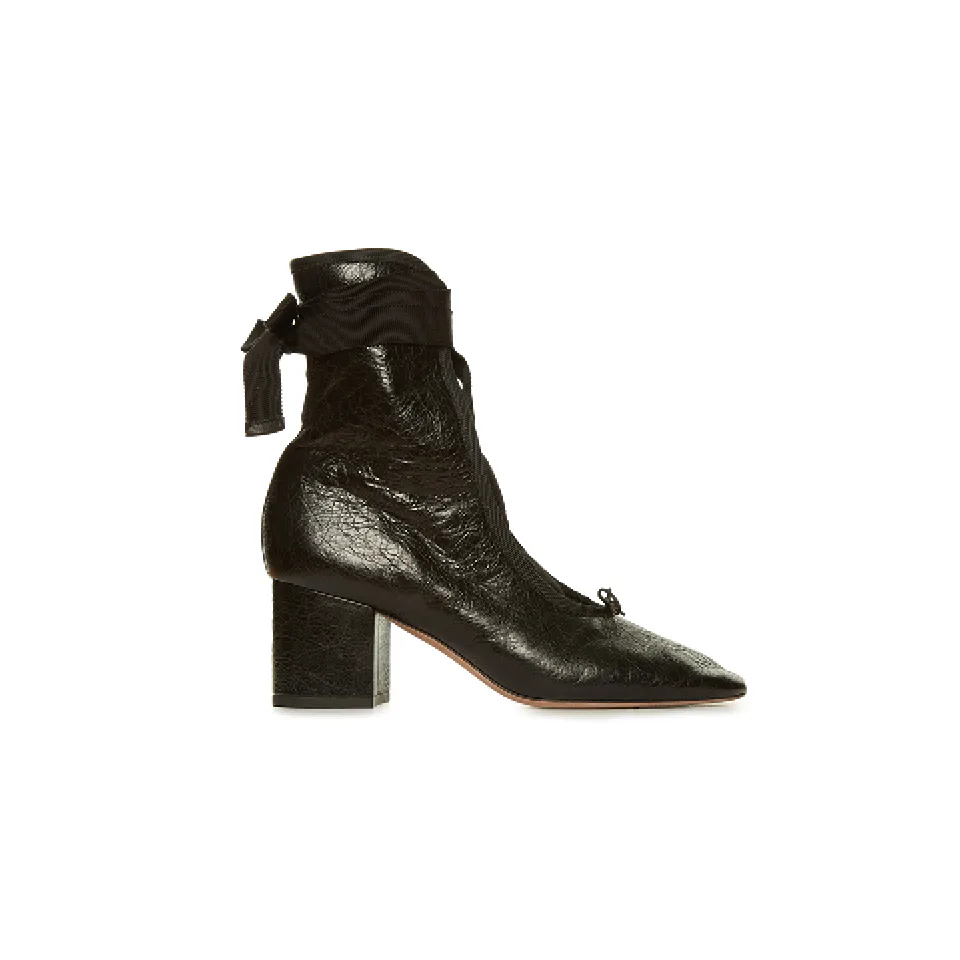 10 Elegant, Ballerina-Inspired Pieces for a Chic Weekend Look