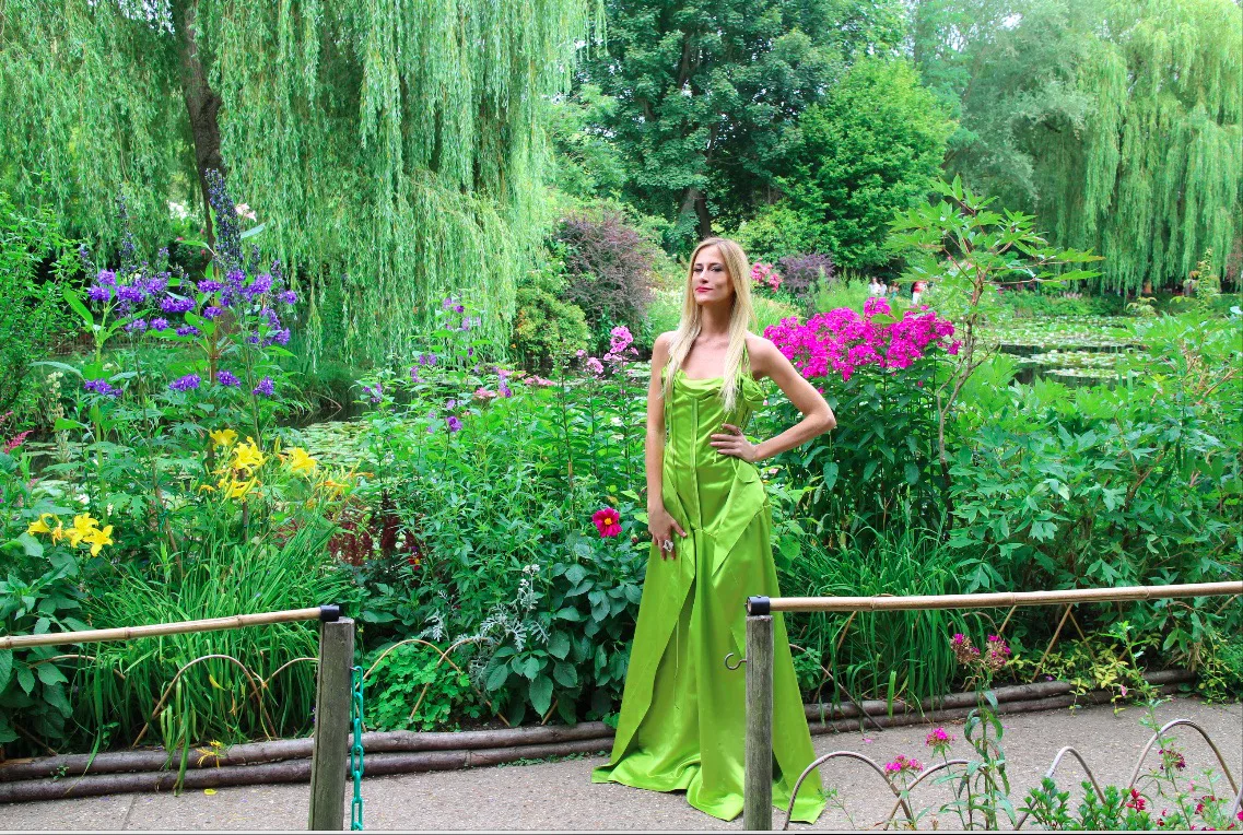 Stacy Engman Is Dressed to Thrill