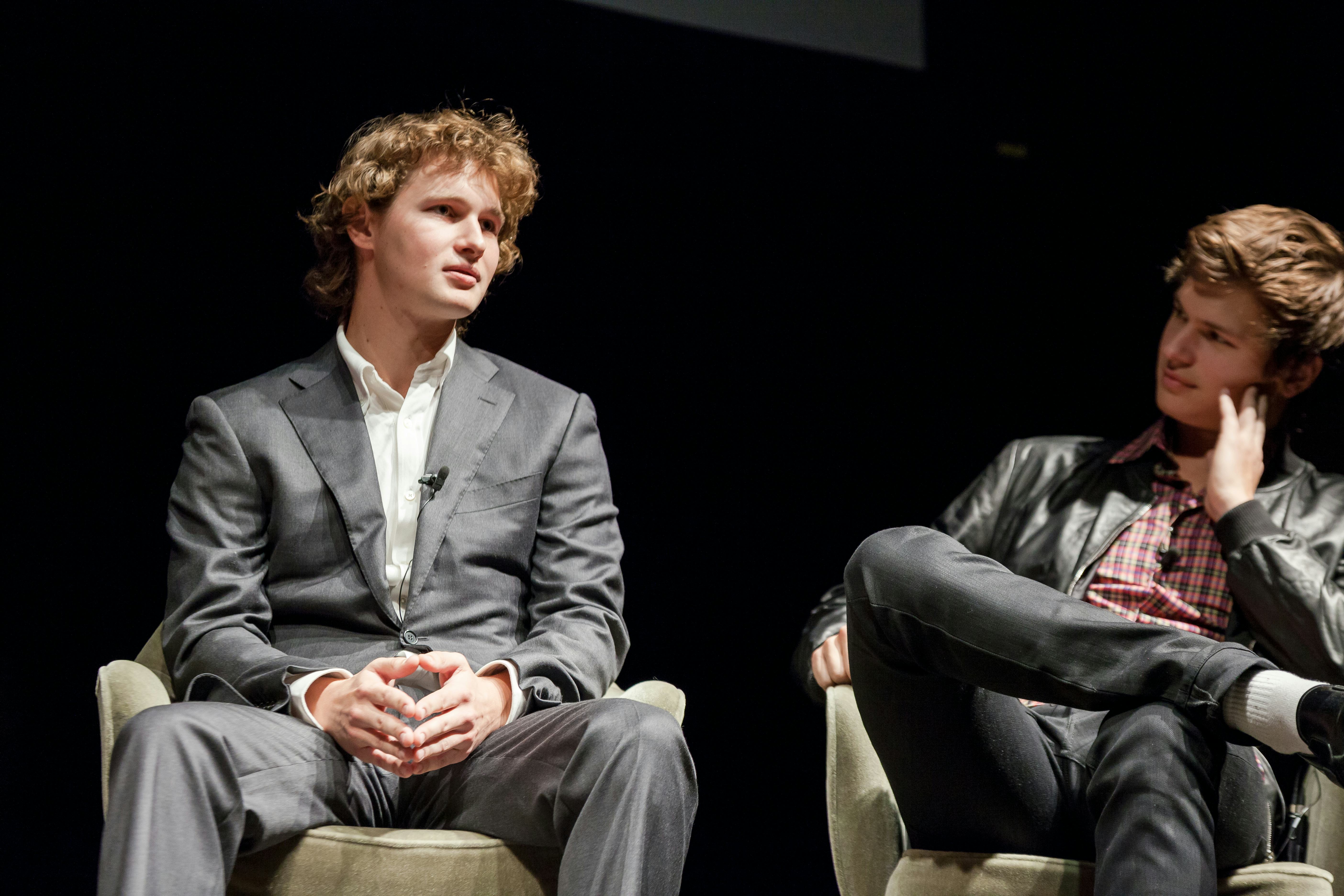 Photos: The Elgort Family – They’re Just Like Us!