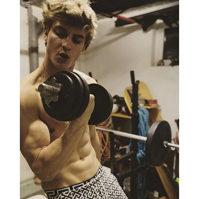 How Male Models Get Fit for Fashion Week