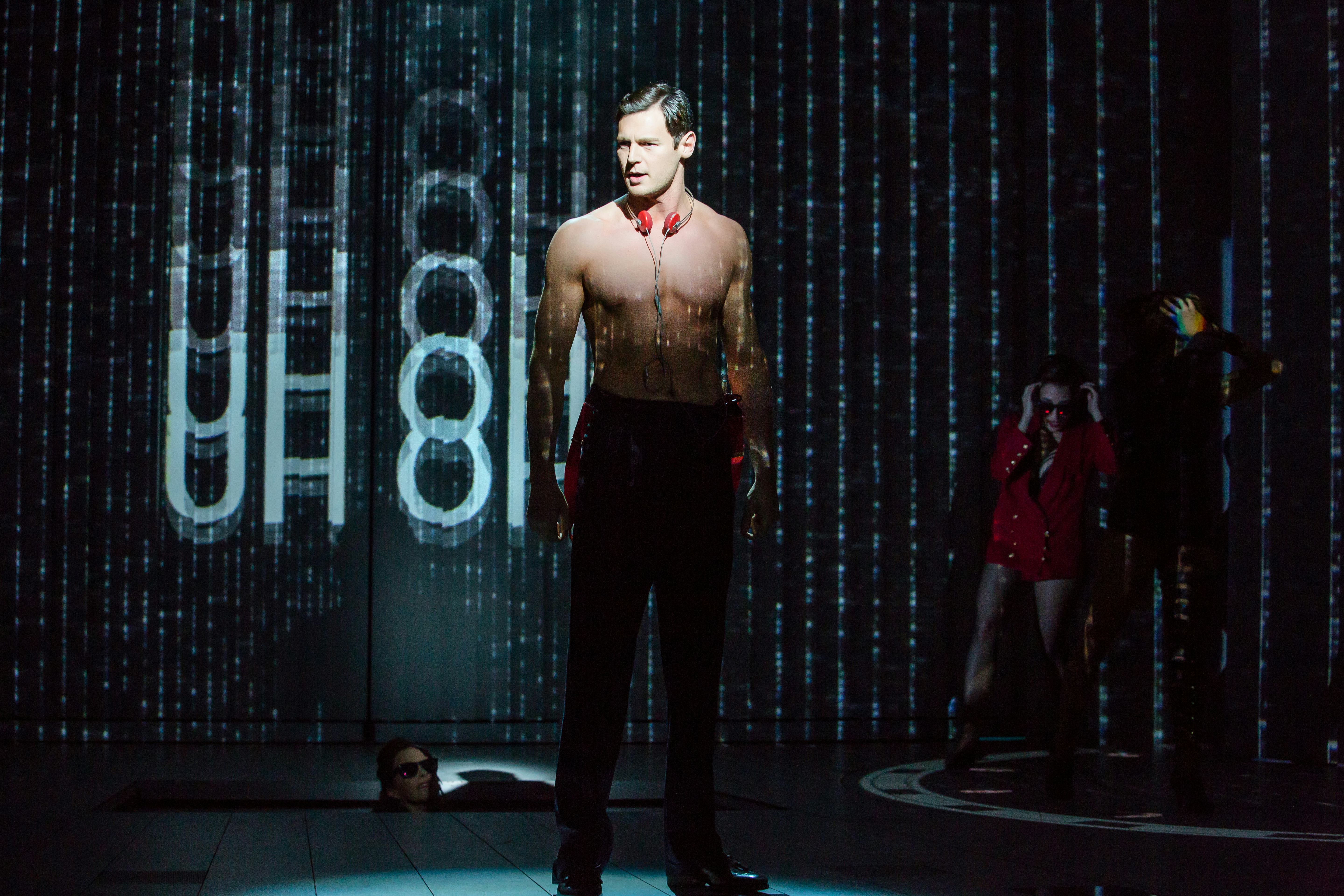 Benjamin Walker, Broadway’s Patrick Bateman, Keeps a Chainsaw In His ...
