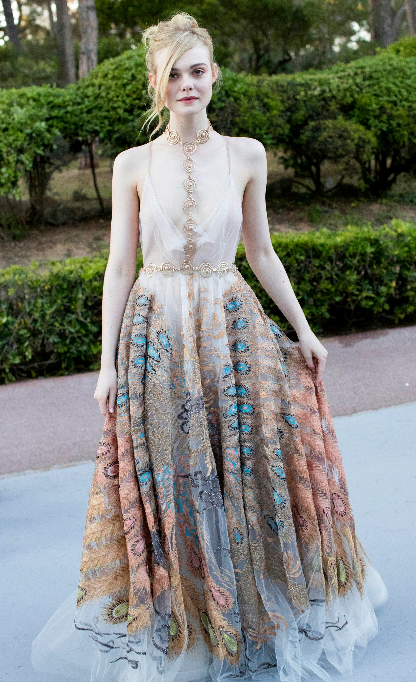 Elle Fanning Plays the Author of “Frankenstein” in the First Trailer ...