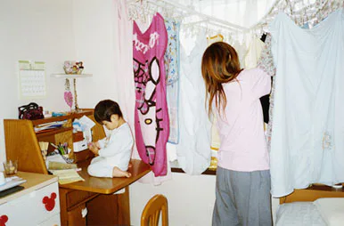 Japanese Photographer Motoyuki Daifu’s Domestic Chaos