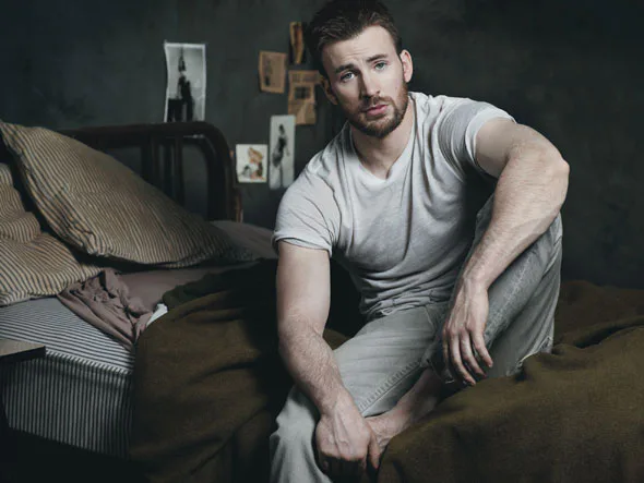 Chris Evans Doesn’t Think He’s “Hot”