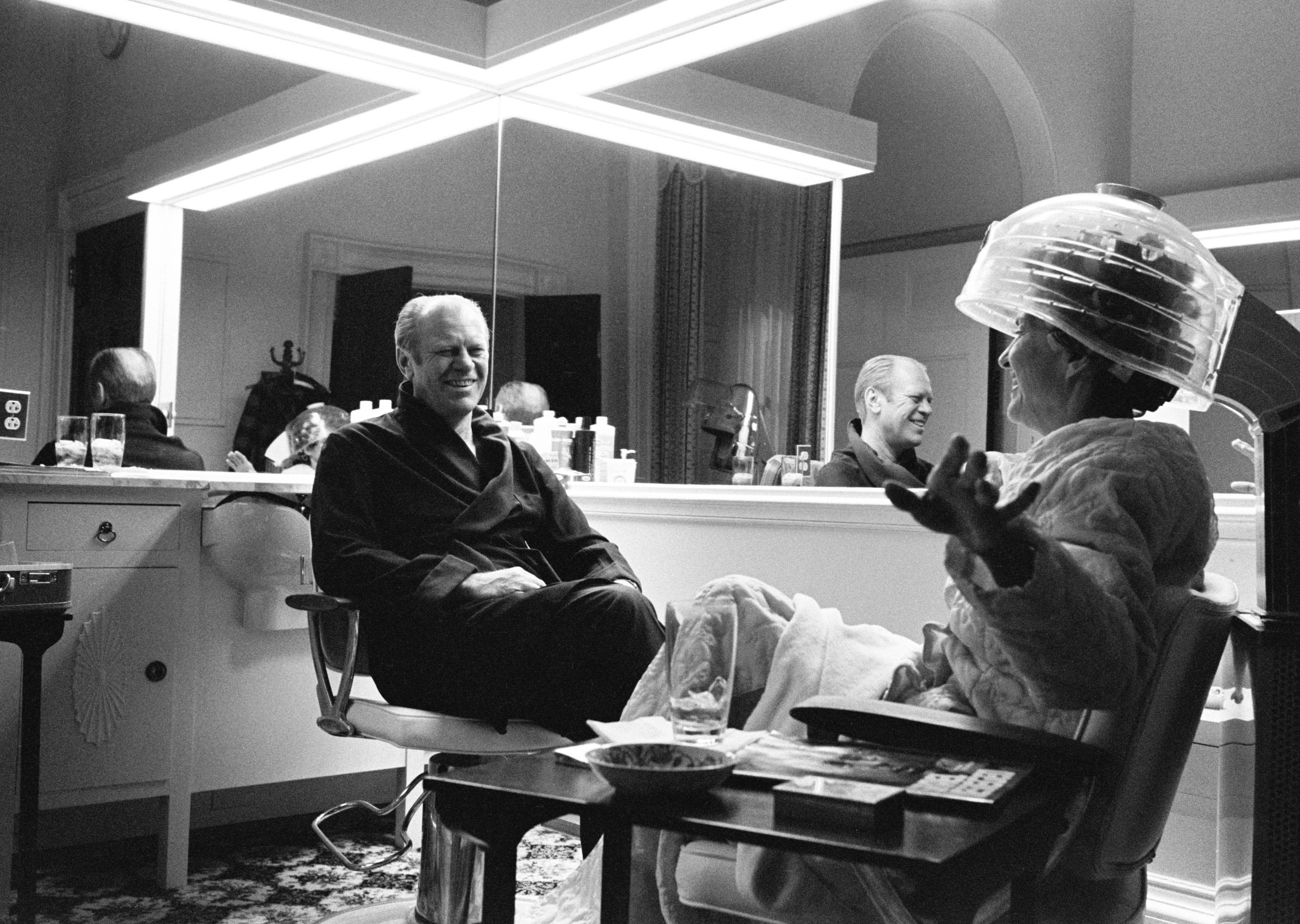 Melania Trump’s 75-Minute Beauty Routine Warrants Its Own Glam Room in ...