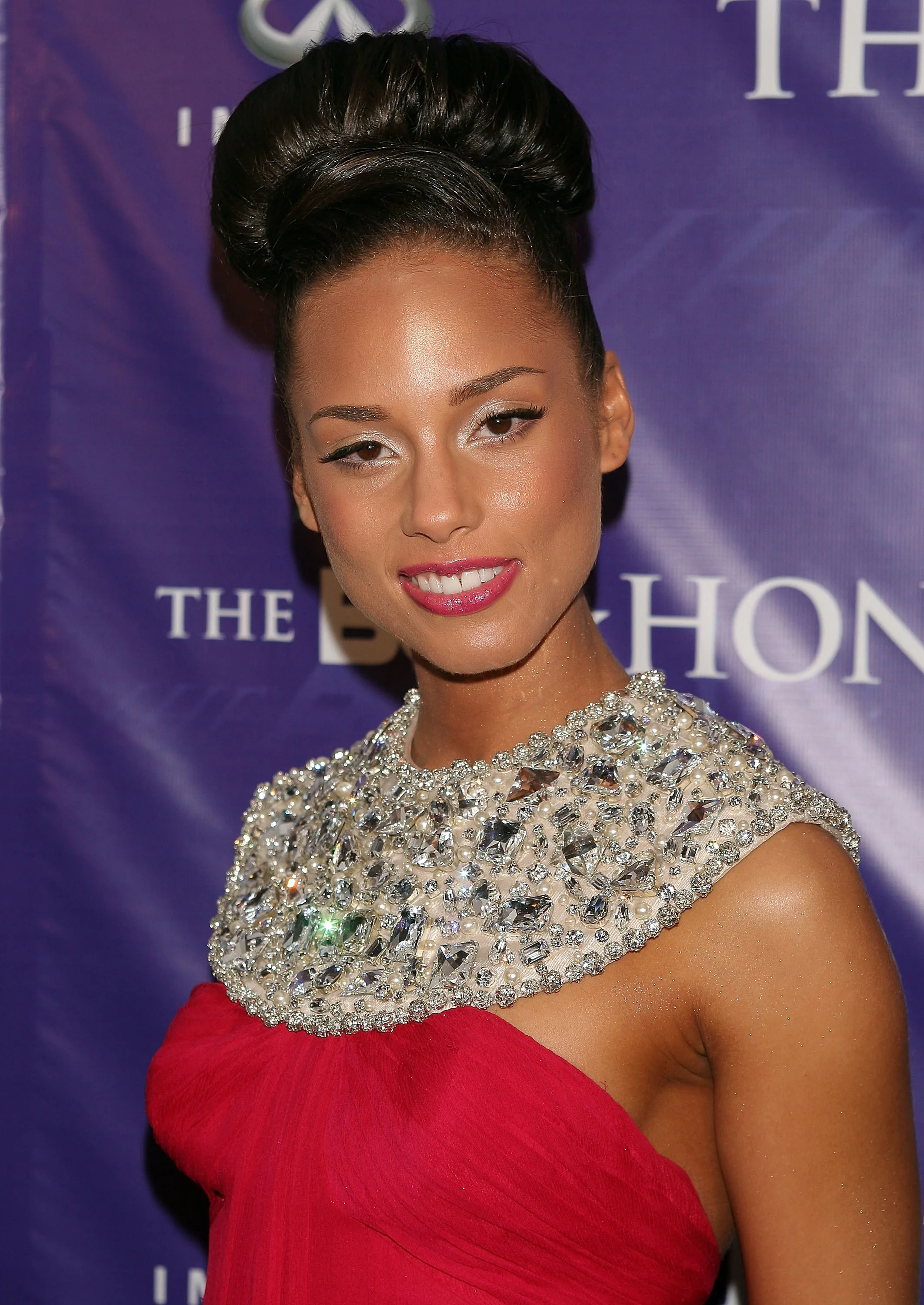 The Evolution of No Makeup Advocate Alicia Keys