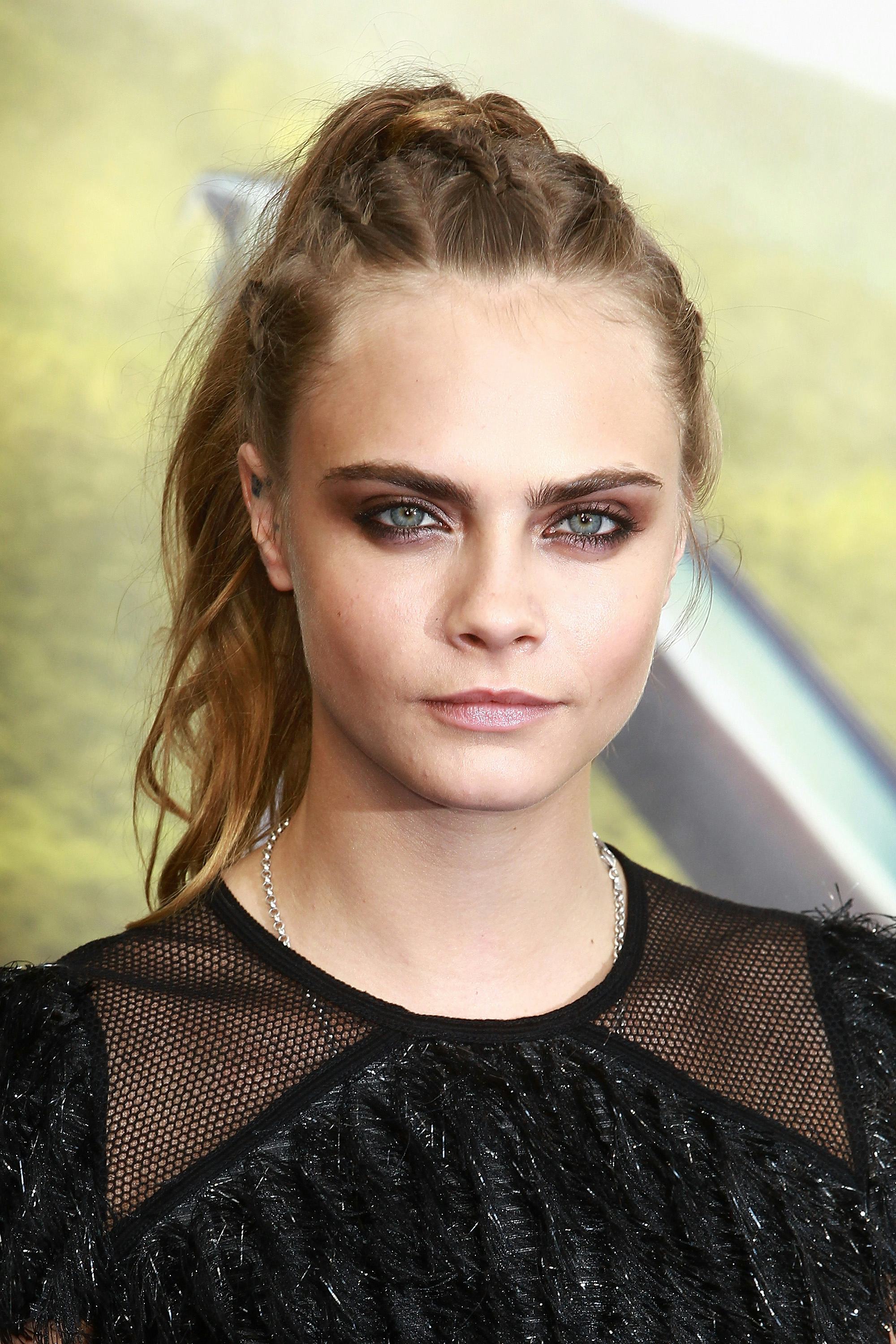 Cara Delevingne’s Most Adventurous Hairstyles, from Long Blonde Waves ...