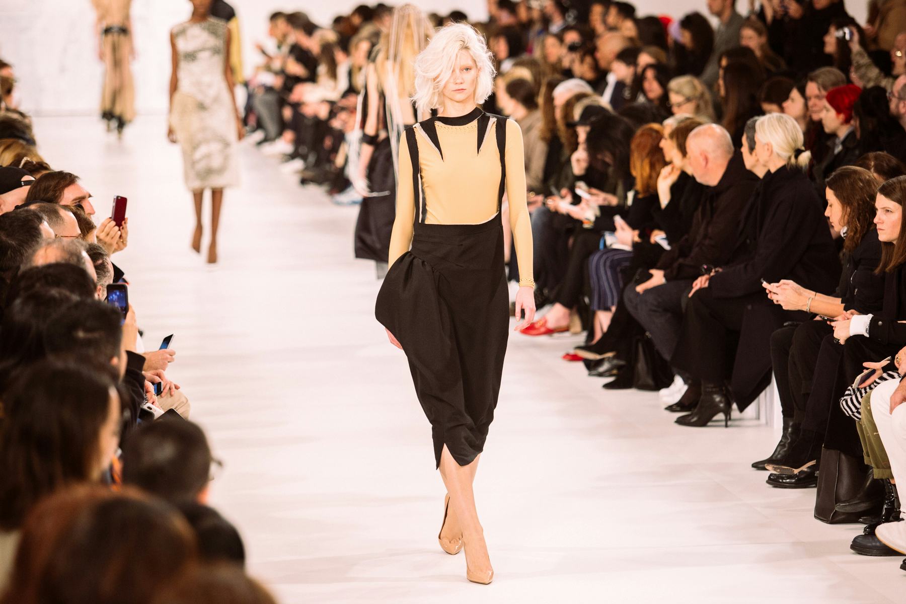 The Latest It Bag Doubles as a Maison Margiela Headdress, According to ...