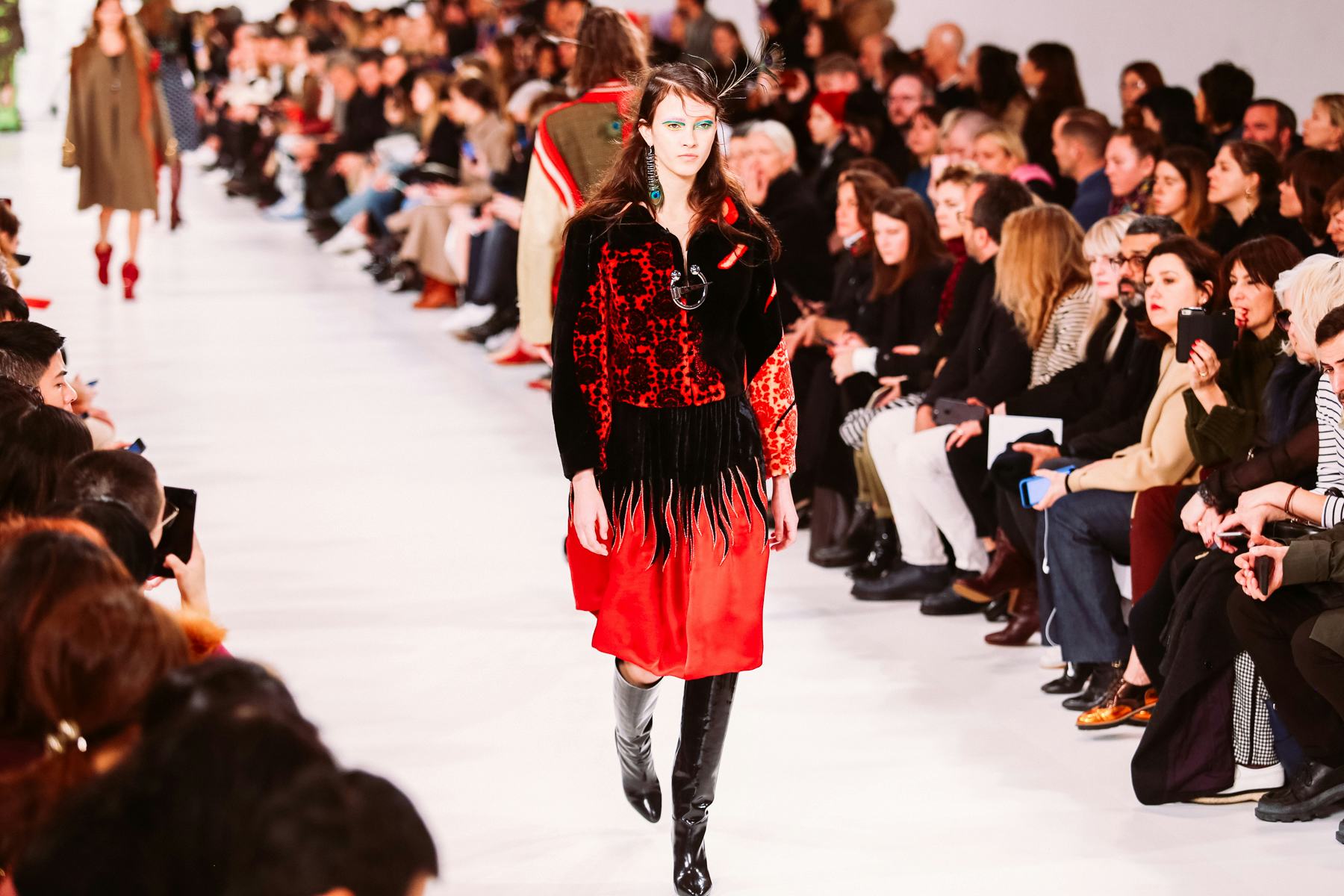 The Latest It Bag Doubles as a Maison Margiela Headdress, According to ...