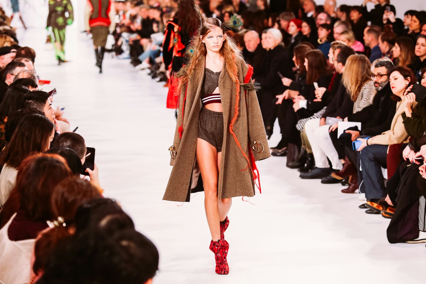 The Latest It Bag Doubles as a Maison Margiela Headdress, According to ...