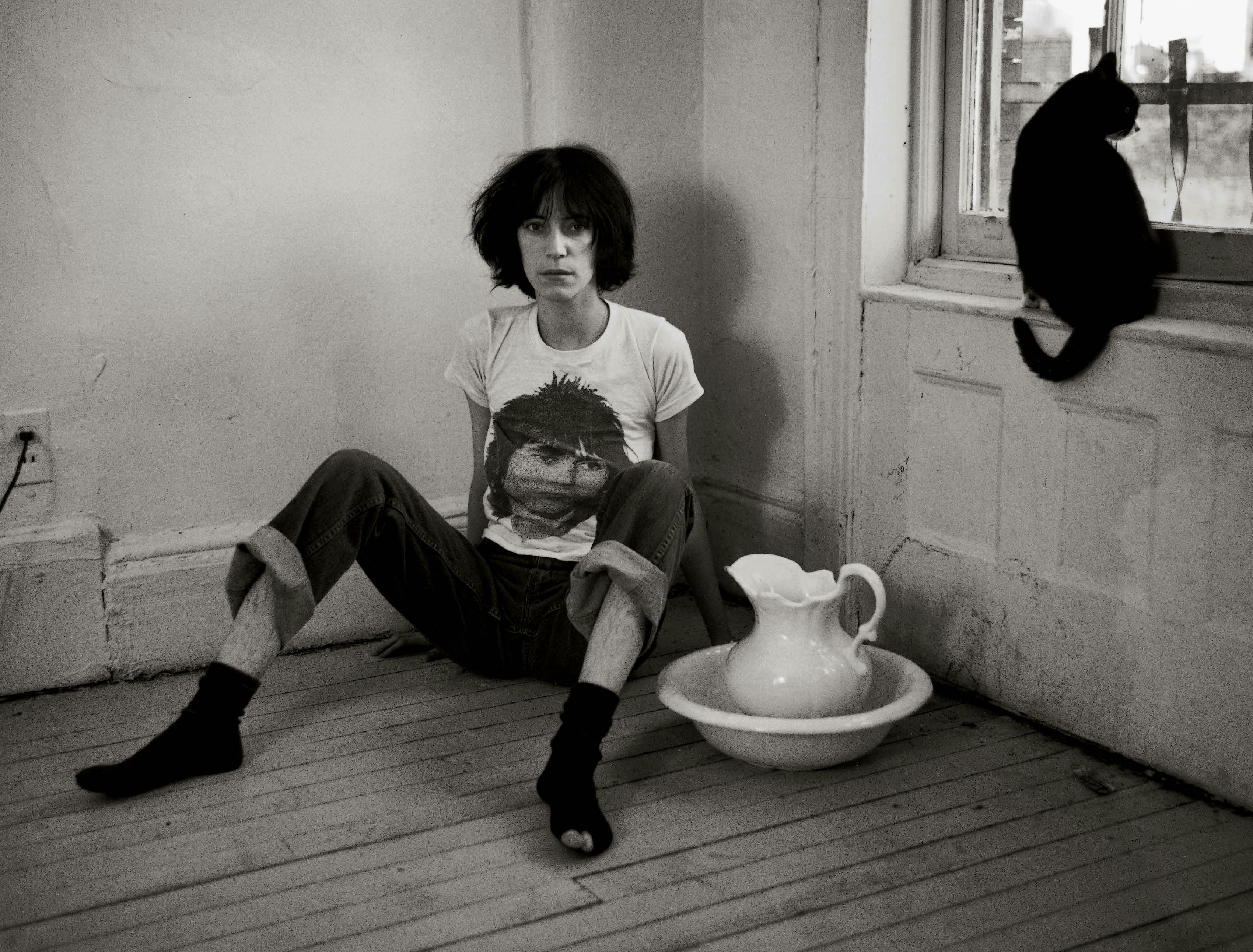 See Patti Smith in All Her ’60s and ’70s Era Glory in Rare Photographs ...