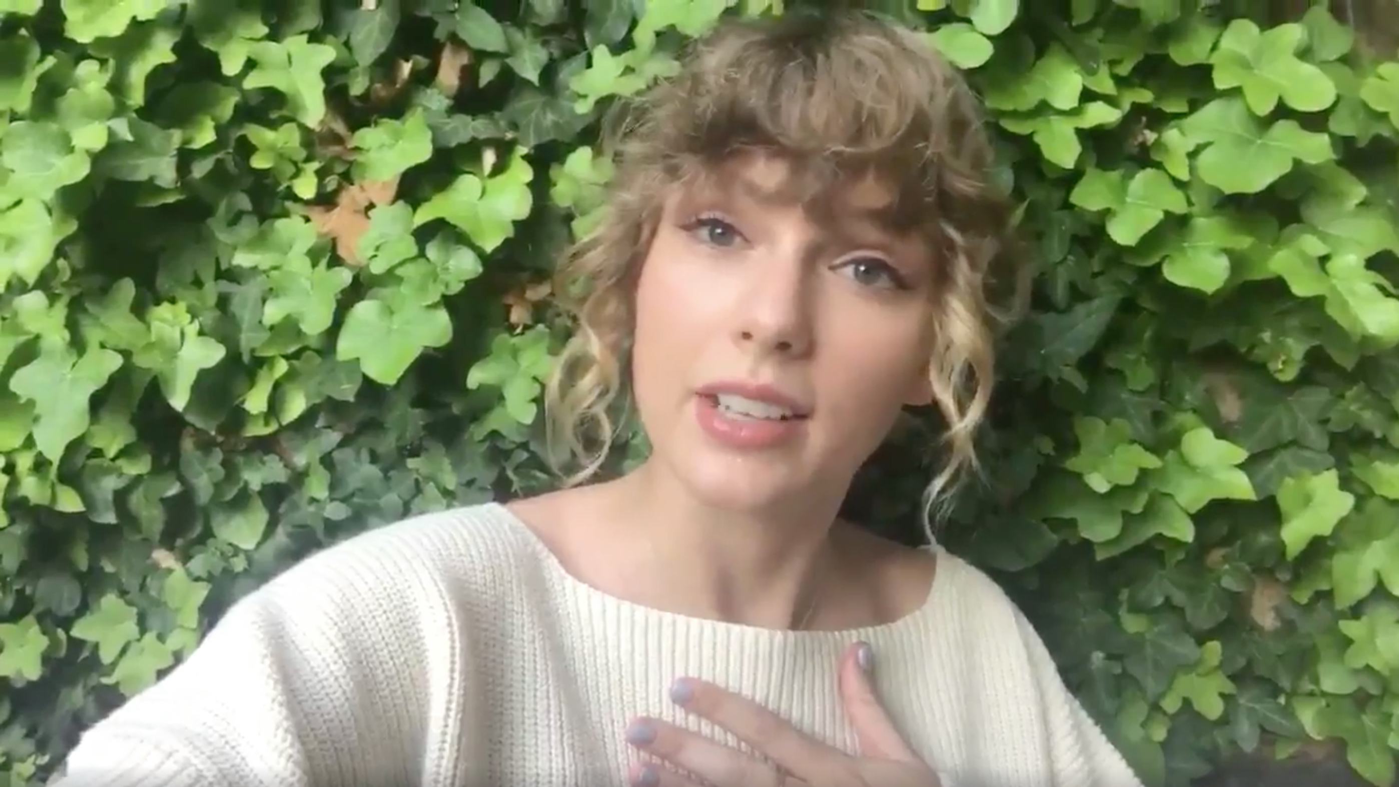 Taylor Swift Resurfaces to Congratulate the NBA’s Newest MVP Russell ...