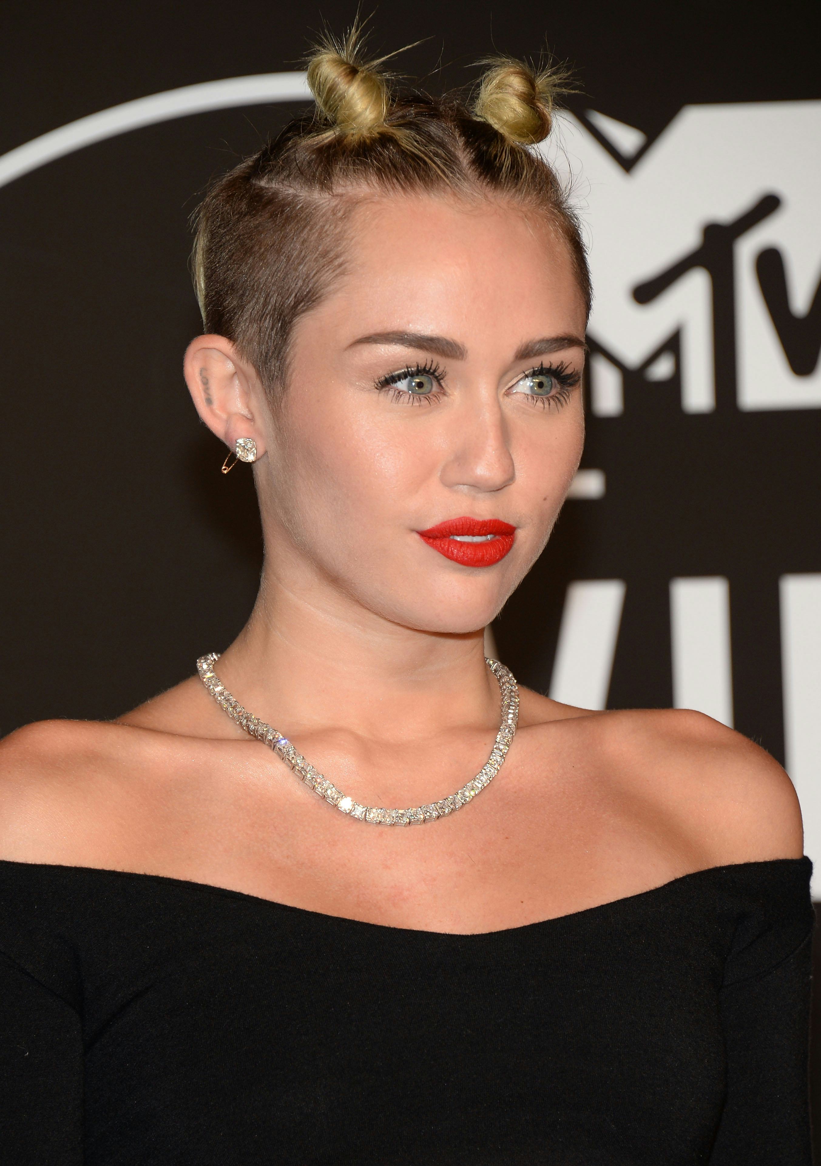 MTV VMAs: Jennifer Lopez, Madonna, Cher, and More of the Most Daring ...