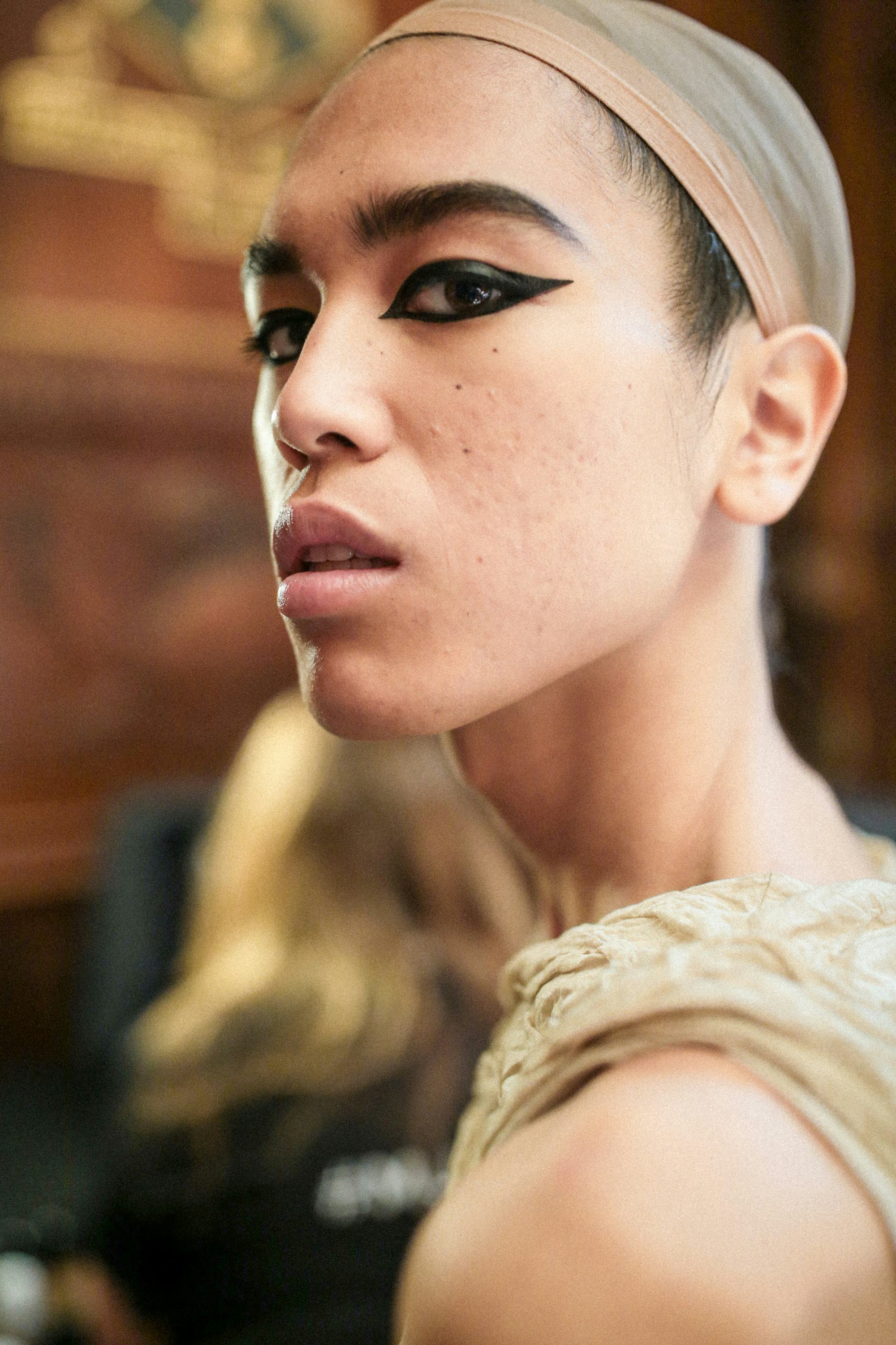An Intimate Behind the Scenes Look as Marc Jacobs’s Models Got Ready ...