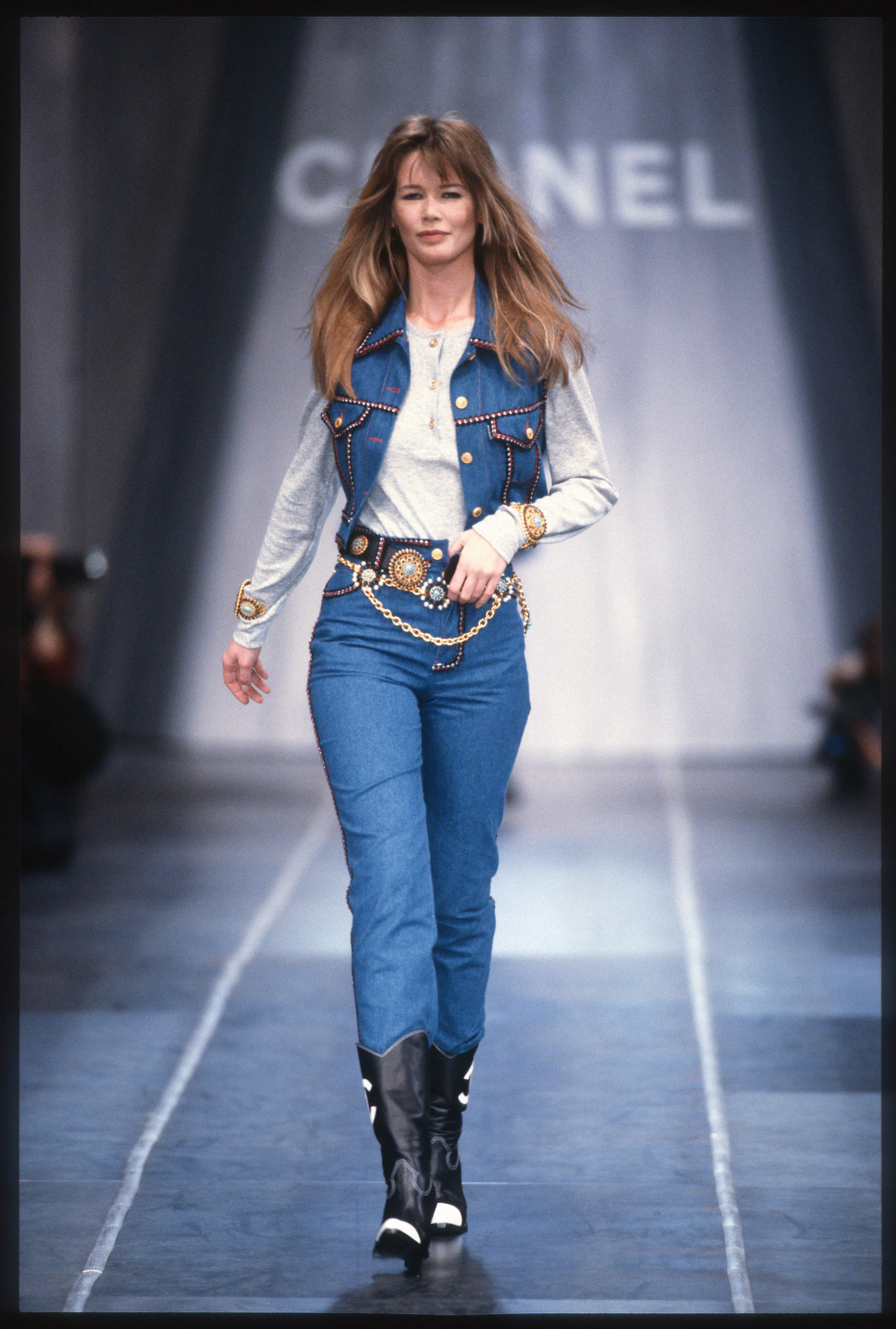 Chanel in the ’90s: The Best Supermodel Runway Moments, Including Kate ...