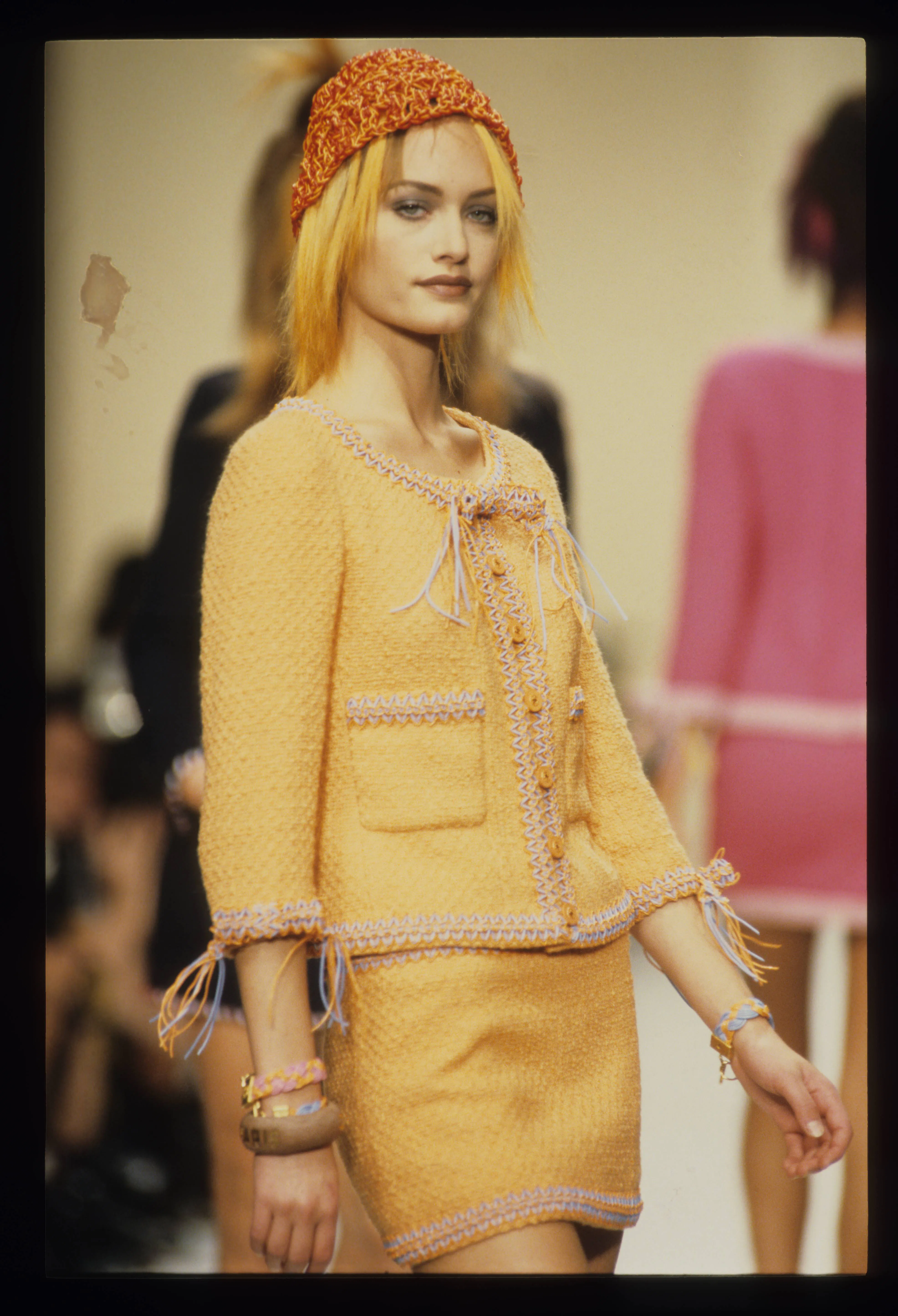 Chanel in the ’90s: The Best Supermodel Runway Moments, Including Kate ...