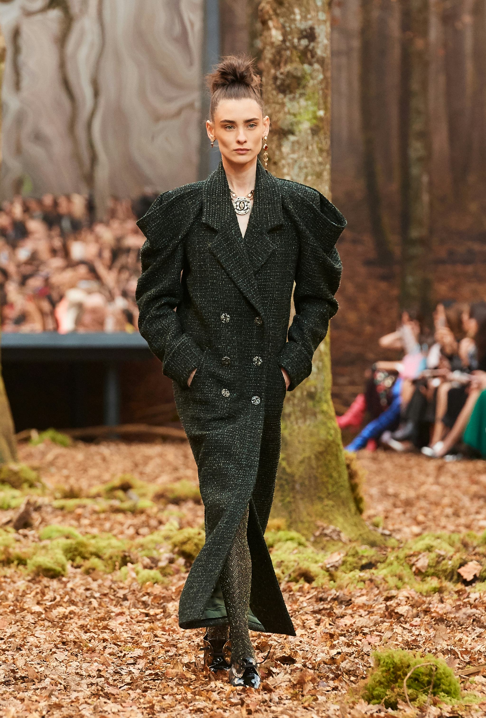 Fall 2018 Fashion: See the Best Runway Looks from Calvin Klein, Chanel ...