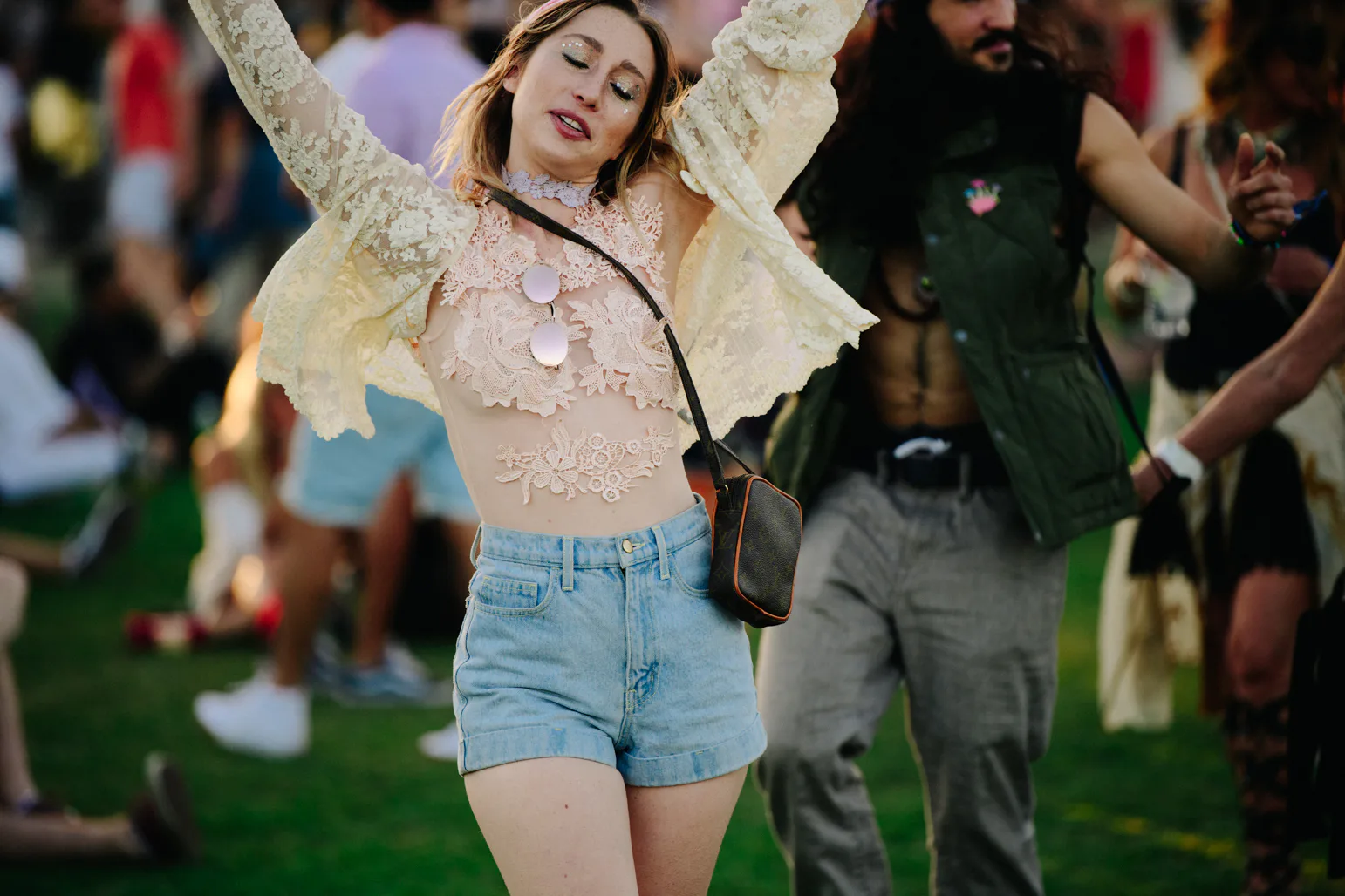 Coachella 2018: See All of the Crop Tops and Neon That Everyone Wore at ...