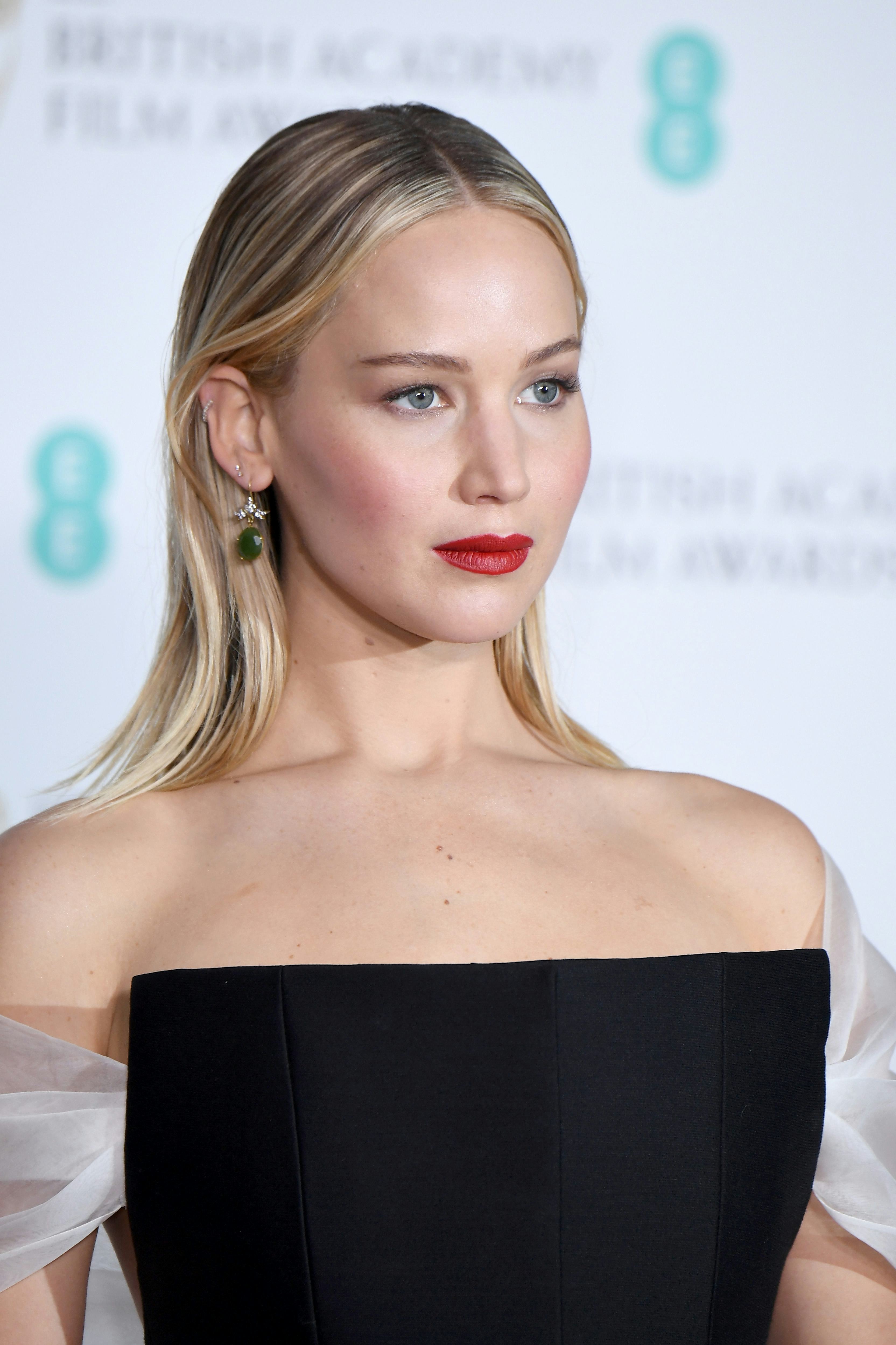 Jennifer Lawrence Stepped Out With Summer’s Hottest Haircut: A Shoulder ...