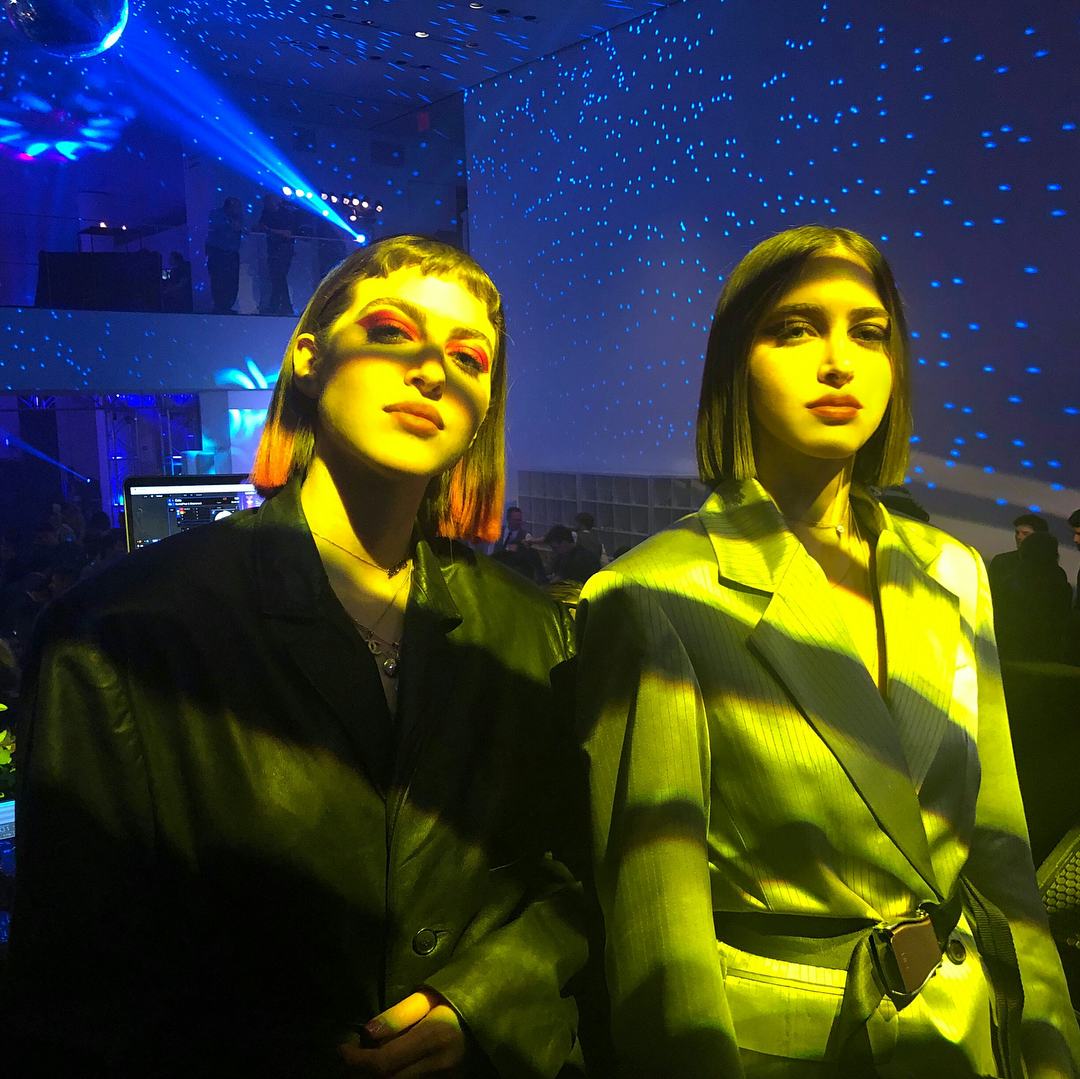 How to Do Summer Like Twins Simi and Haze Khadra, Fashion’s Favorite It ...