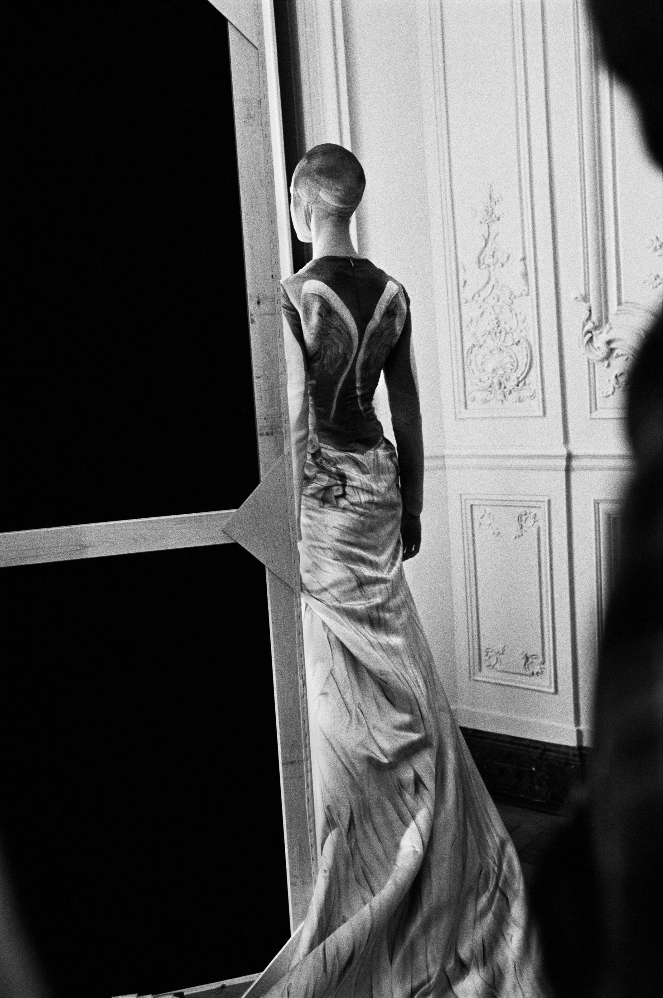 Backstage With Alexander McQueen, During His Most Up-Close and ...