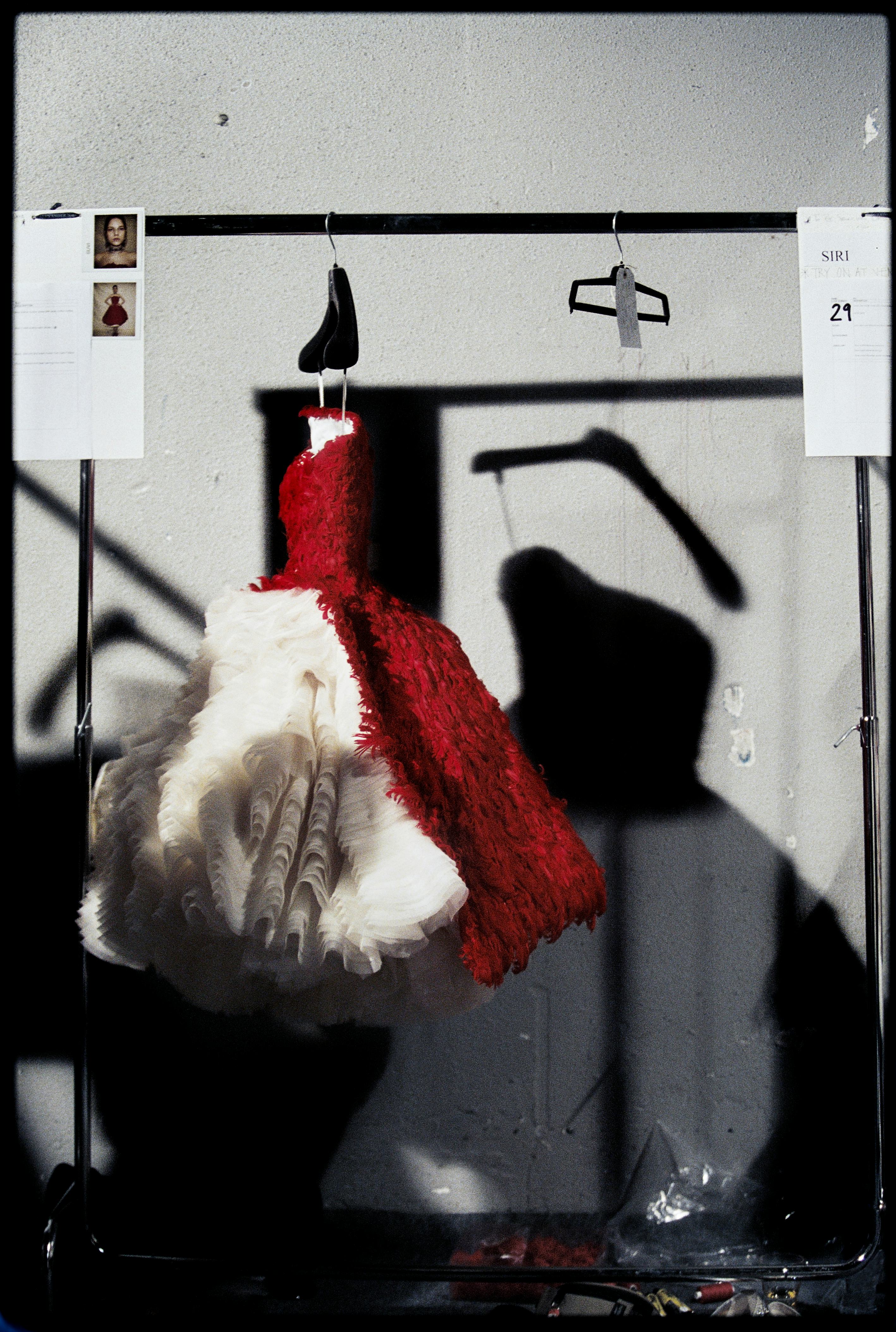 Backstage With Alexander McQueen, During His Most Up-Close and ...