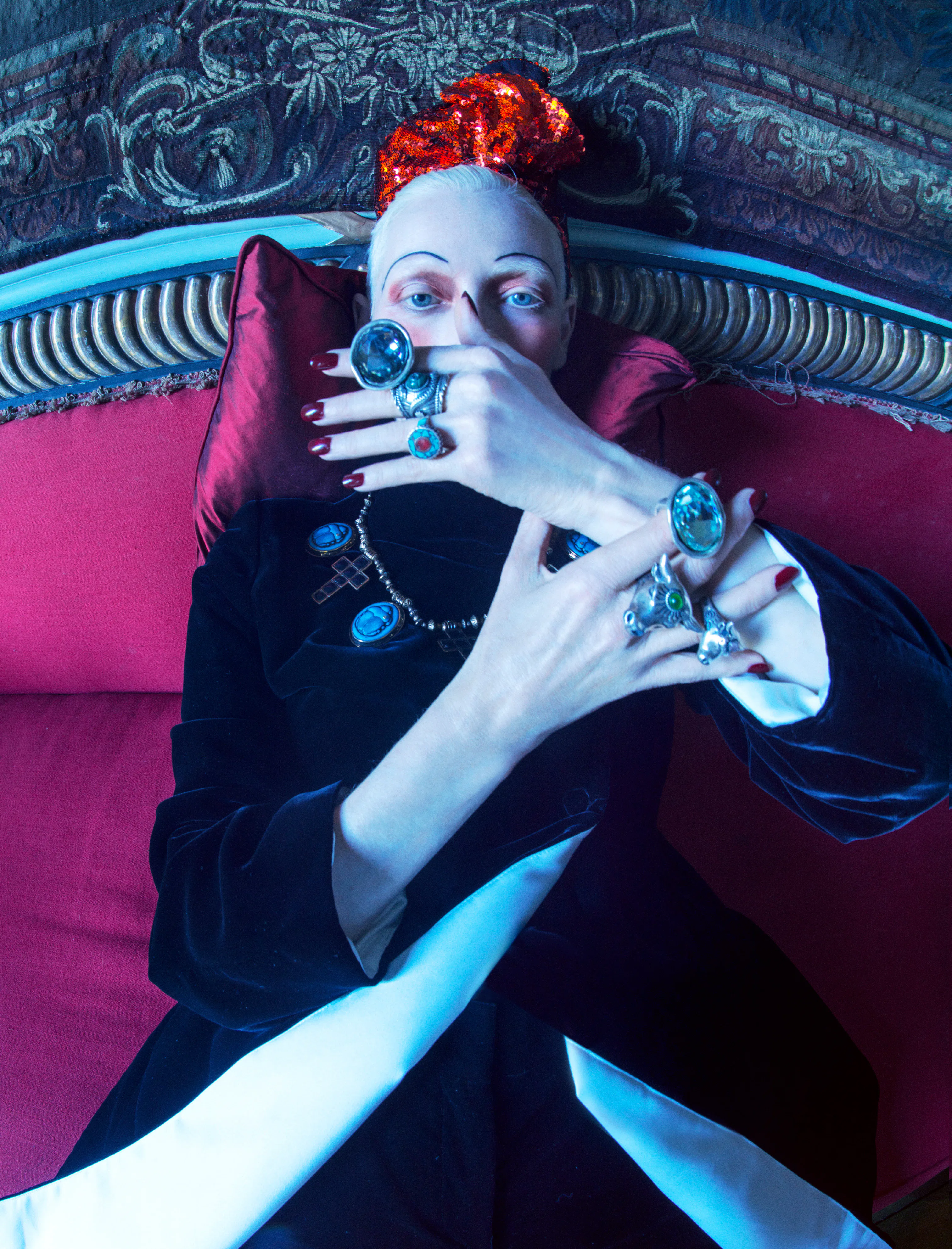 See Tilda Swinton Completely Transformed as Legendary Eccentric Edith ...