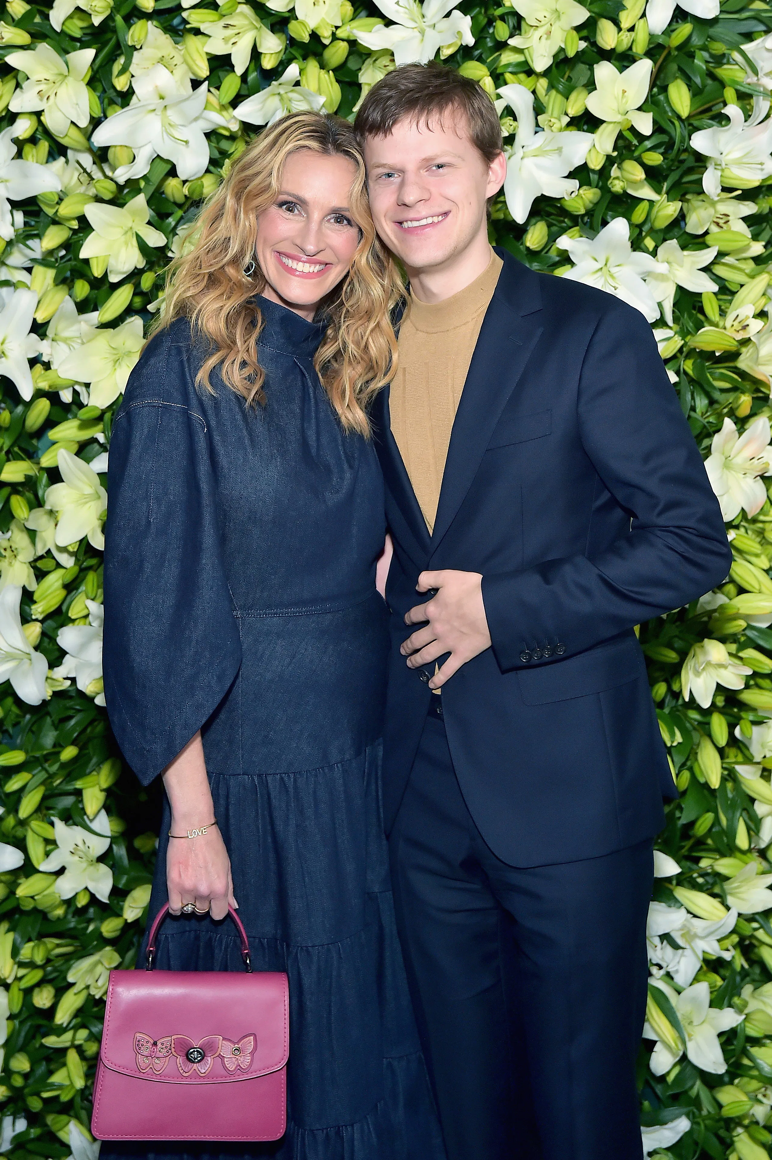Julia Roberts Returns To Her Natural, Curly Roots With A Perm-Like ...