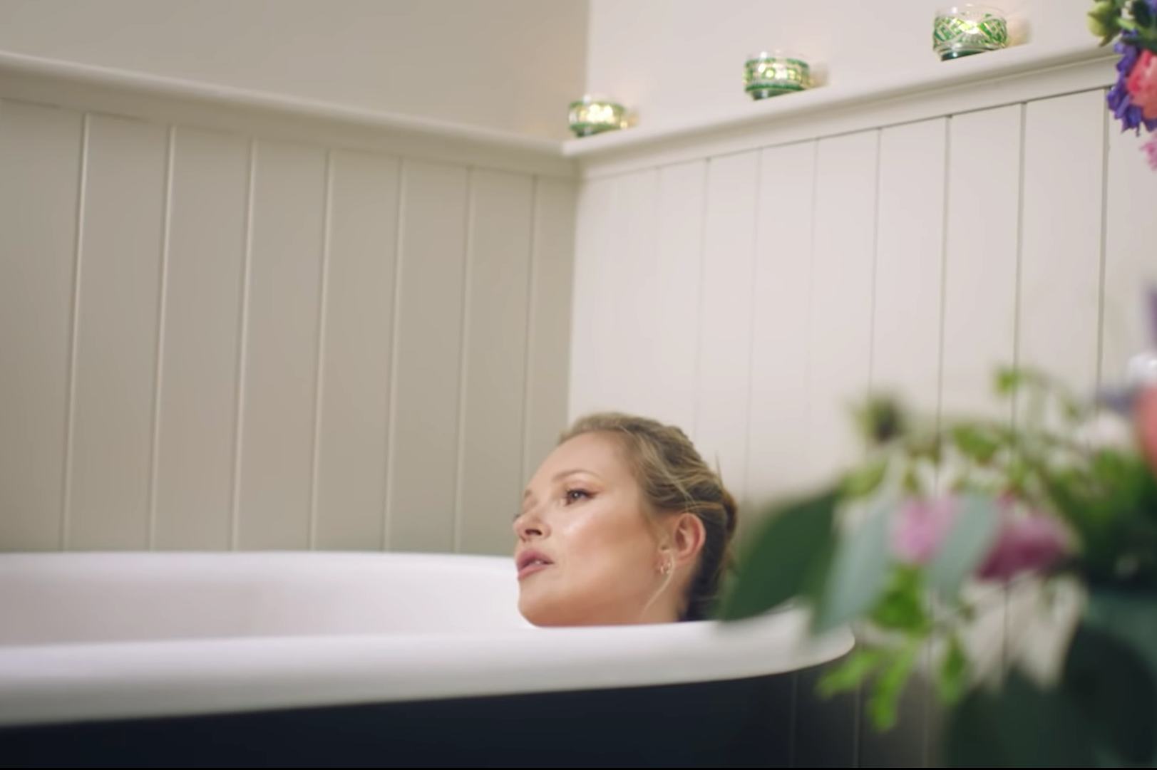Nothing Tastes As Good As Watching Kate Moss Cooking Chicken Feels
