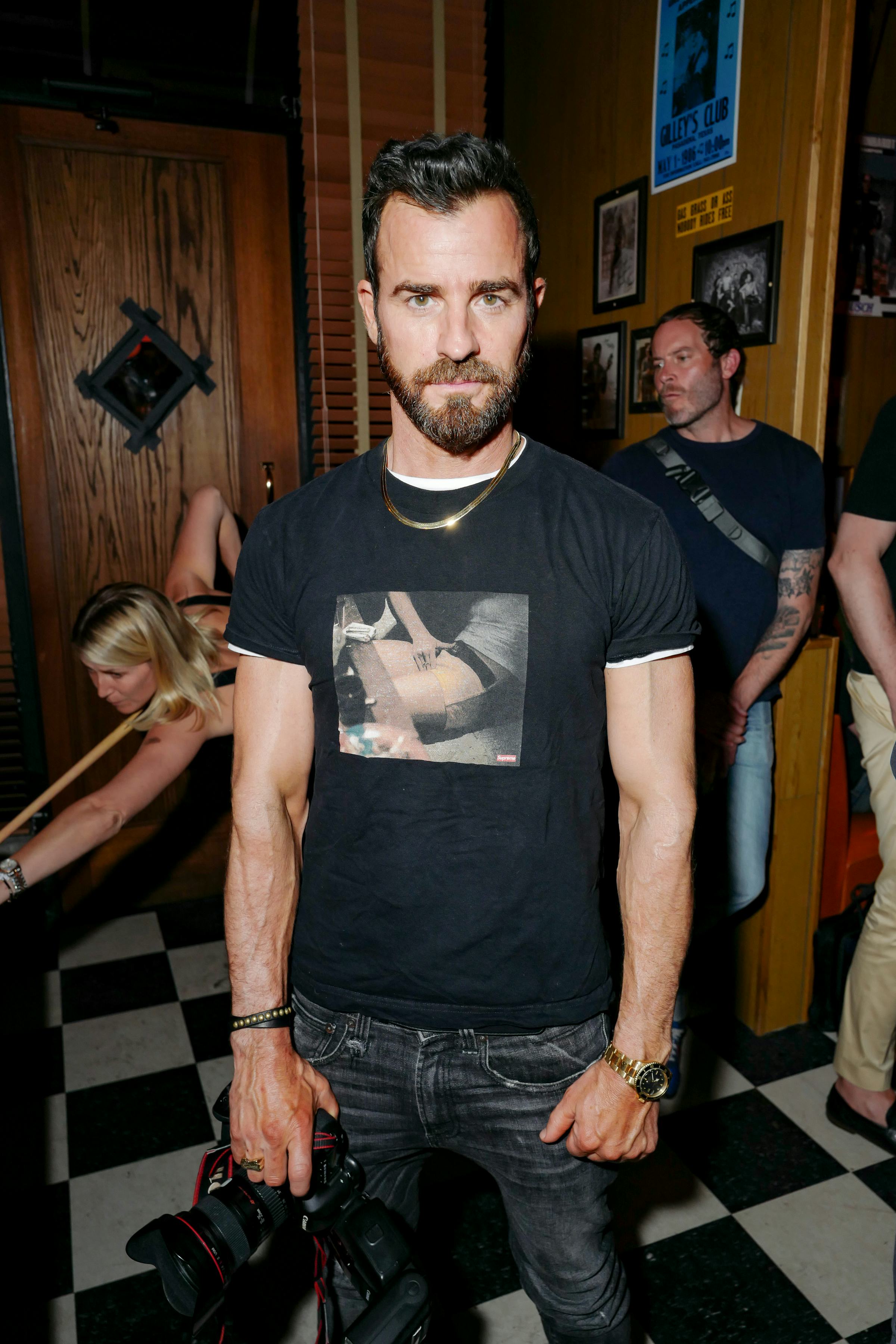 Inside Opening Night of Ray’s, Justin Theroux’s New Dive Bar