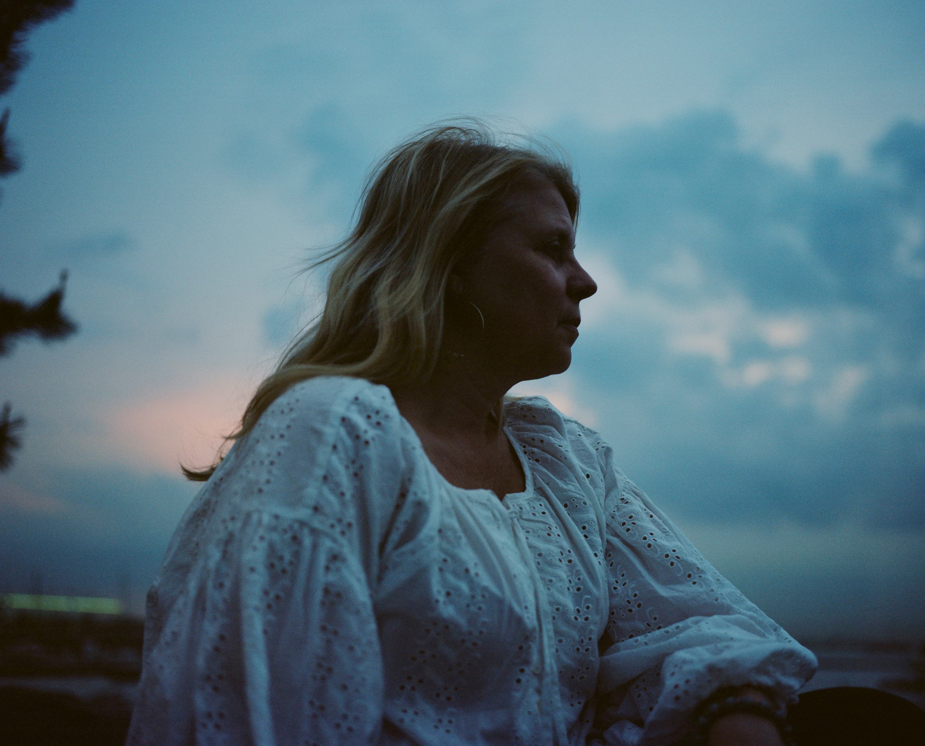 21 Photographers’ Portraits of Their Moms, From Loving to Unapologetic