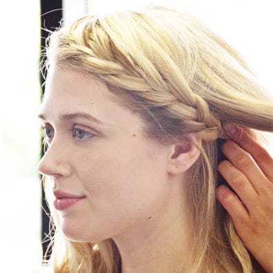 Spotlight: How To Rock A Beachy Headband Braid