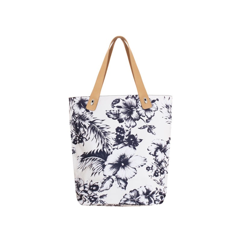 Make A Splash: 16 Bold Beach Totes