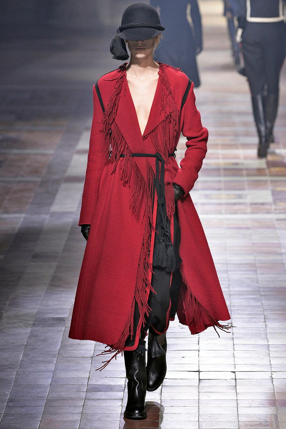 Lanvin’s Timeless Styling Trick