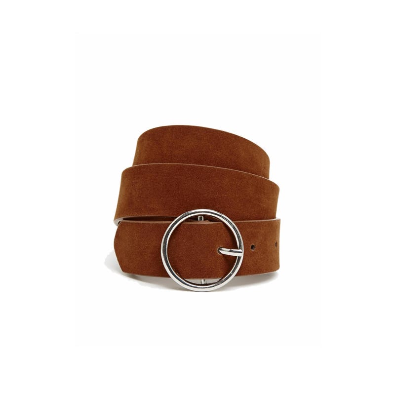 6 Accessories Every French Girl Owns